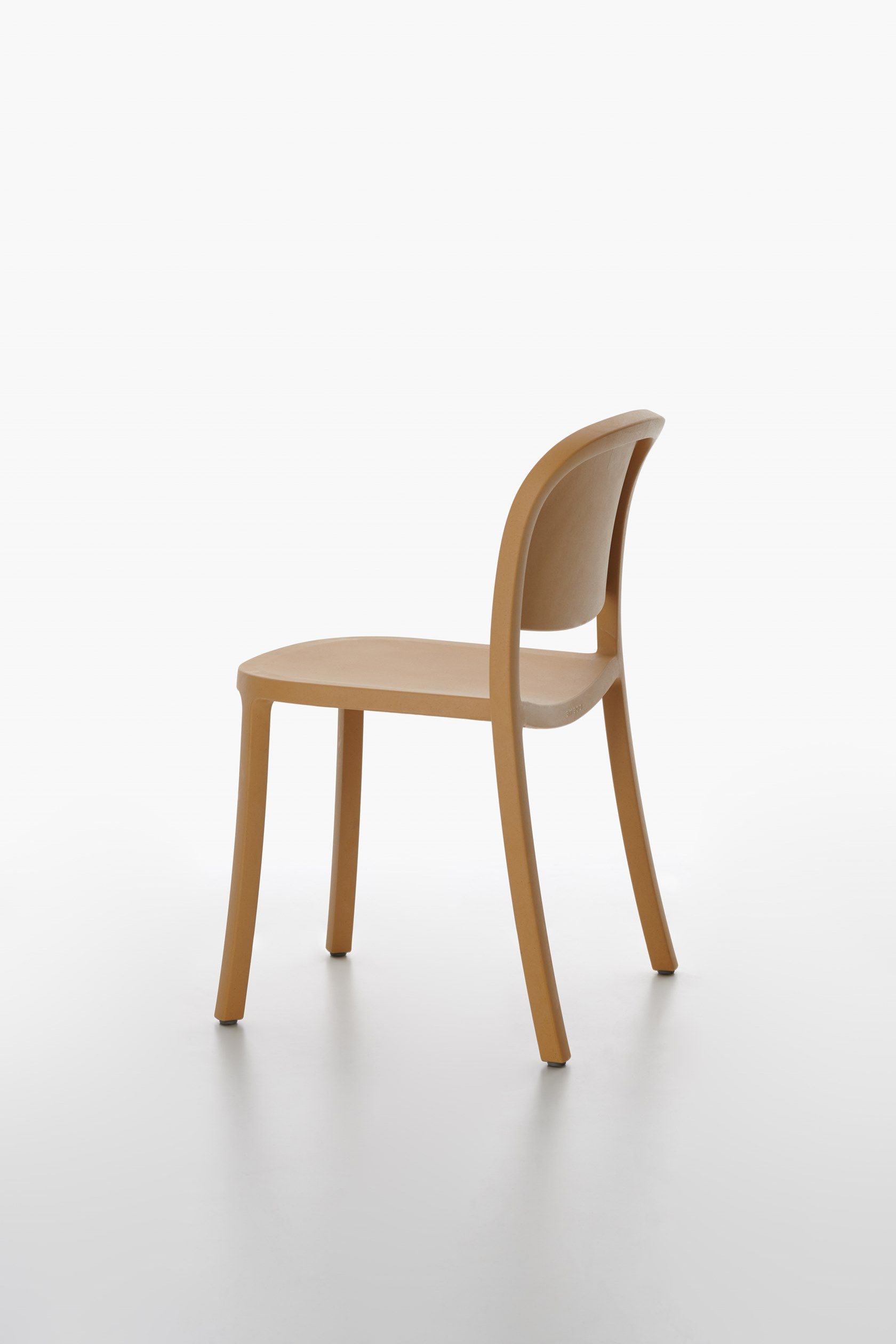 Stackable recycled material chair 1 INCH RECLAIMED By Emeco design Jasper Morrison
