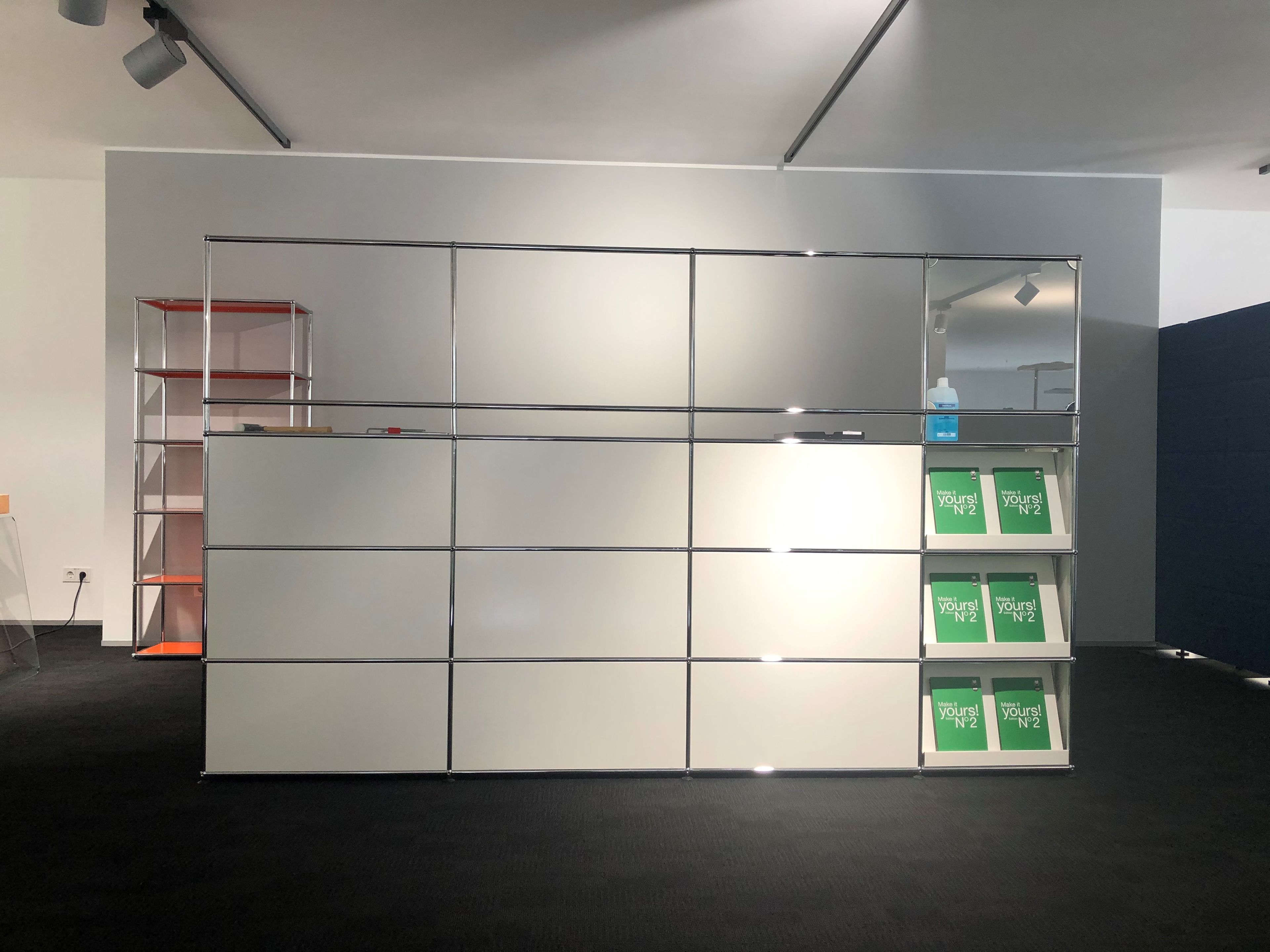Modular reception station with a protection screen USM HALLER PURE ...