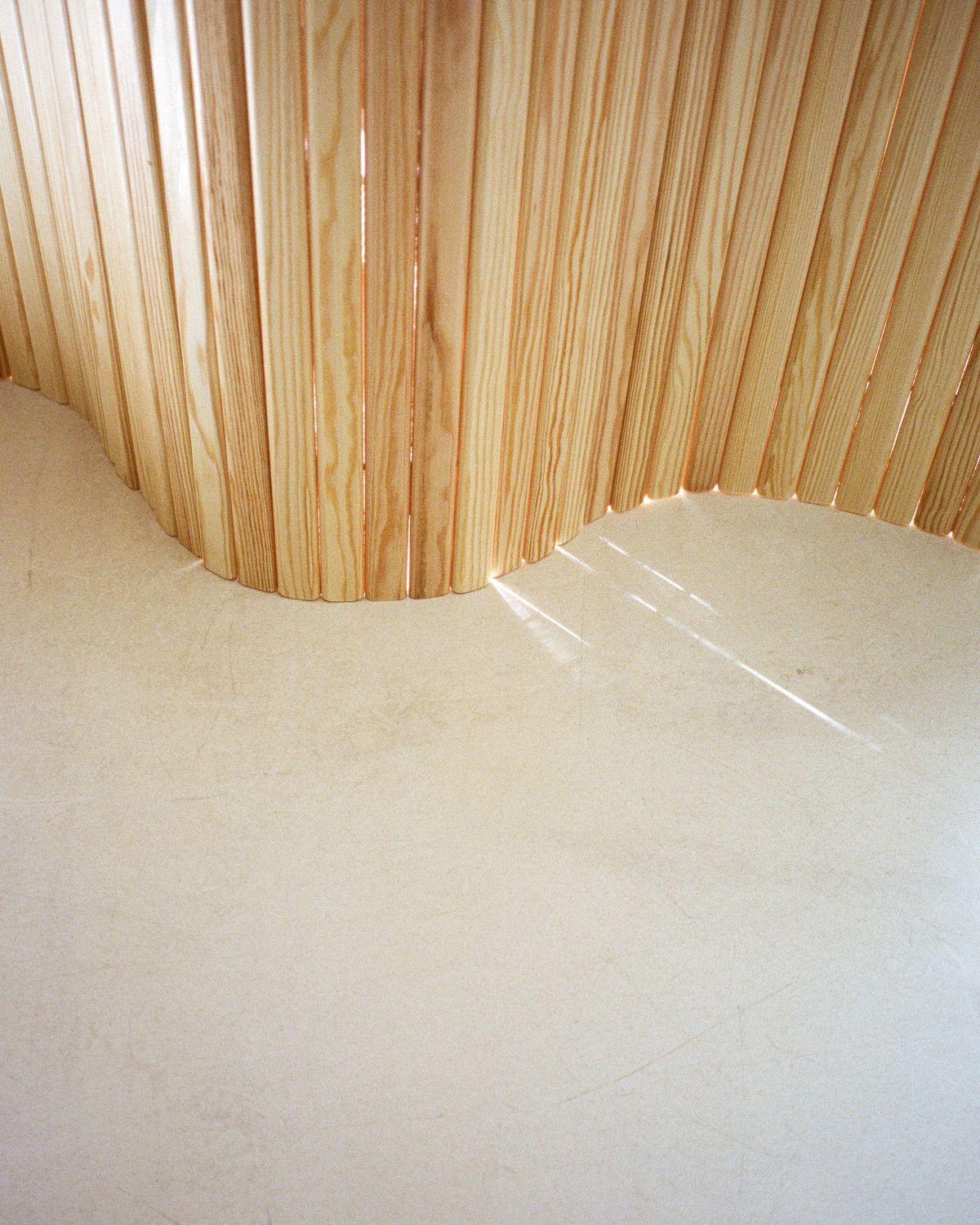 100 | Screen Pine Screen By Artek | design Alvar Aalto