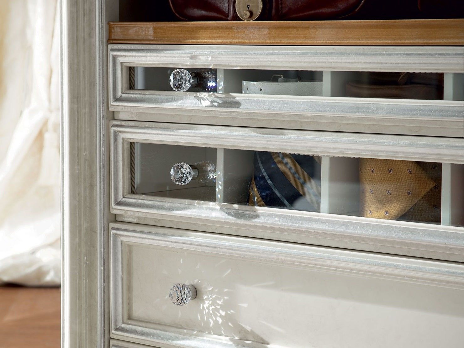 13909 | Walk-in wardrobe Walk-in wardrobe By Modenese Luxury Interiors