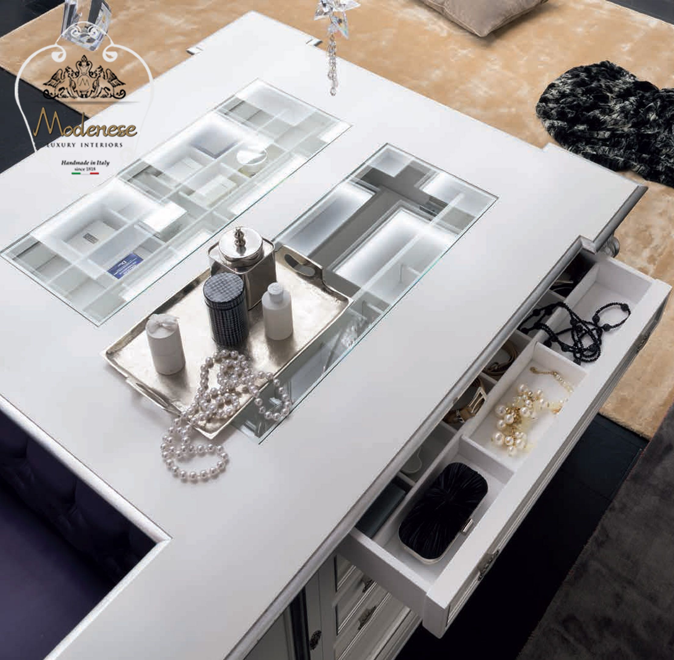 WALK-IN CLOSET Wooden walk-in wardrobe By Modenese Luxury Interiors