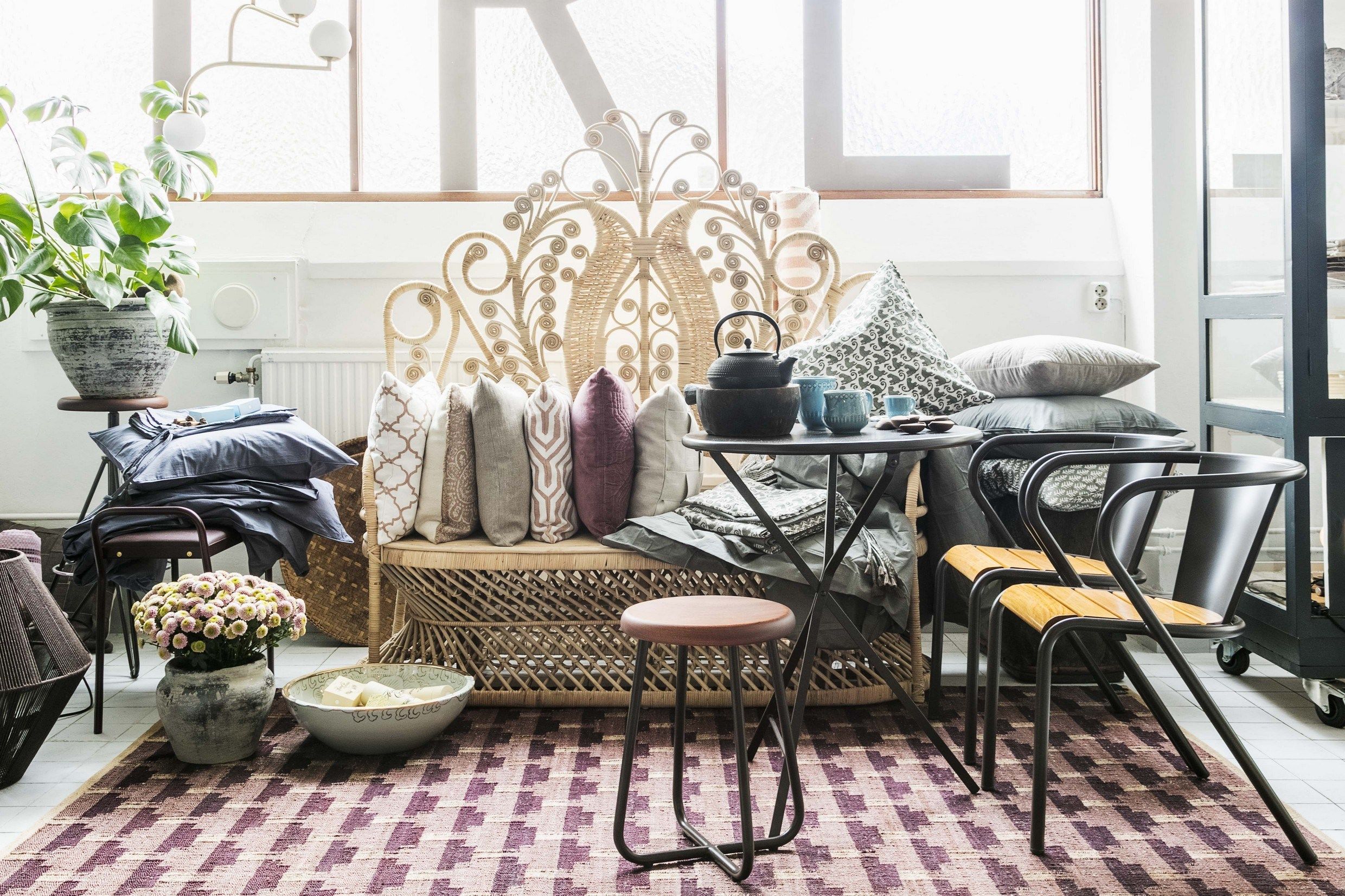 402 | Table By Adico