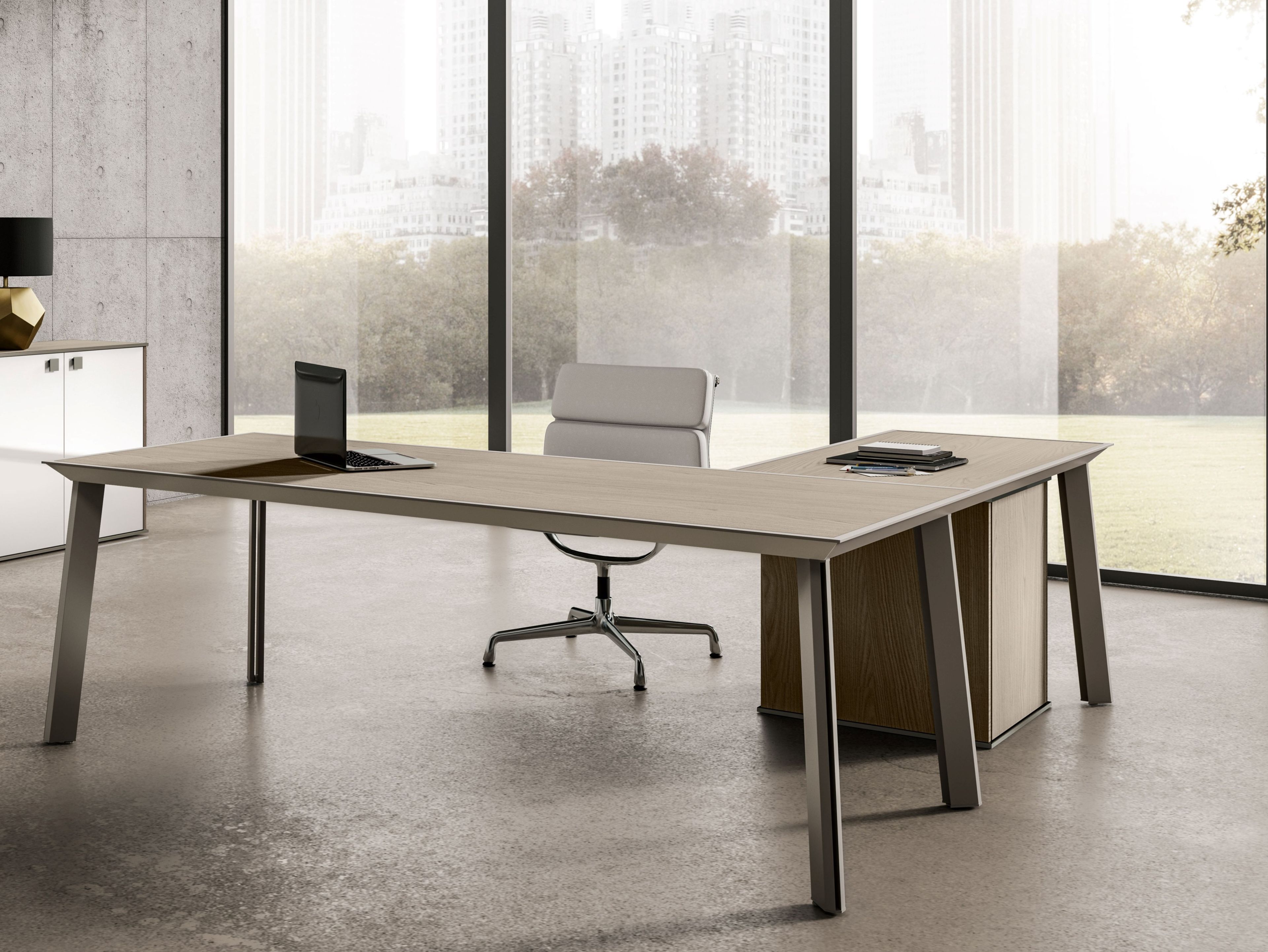45/90 L-shaped executive desk By IFT Office | design Roberto Garbugli