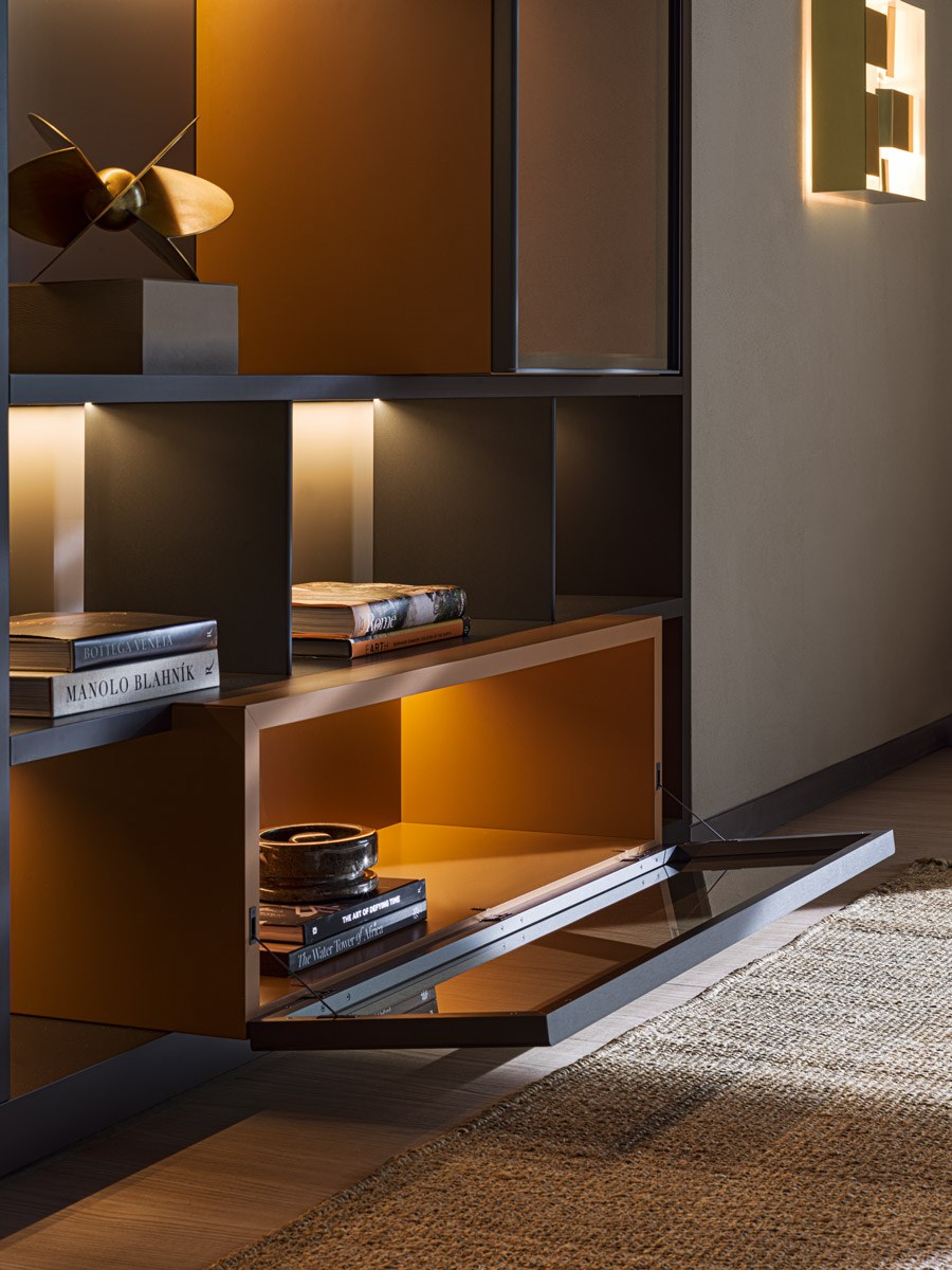 505 UP SYSTEM Sectional wooden bookcase with built-in lights By Molteni ...