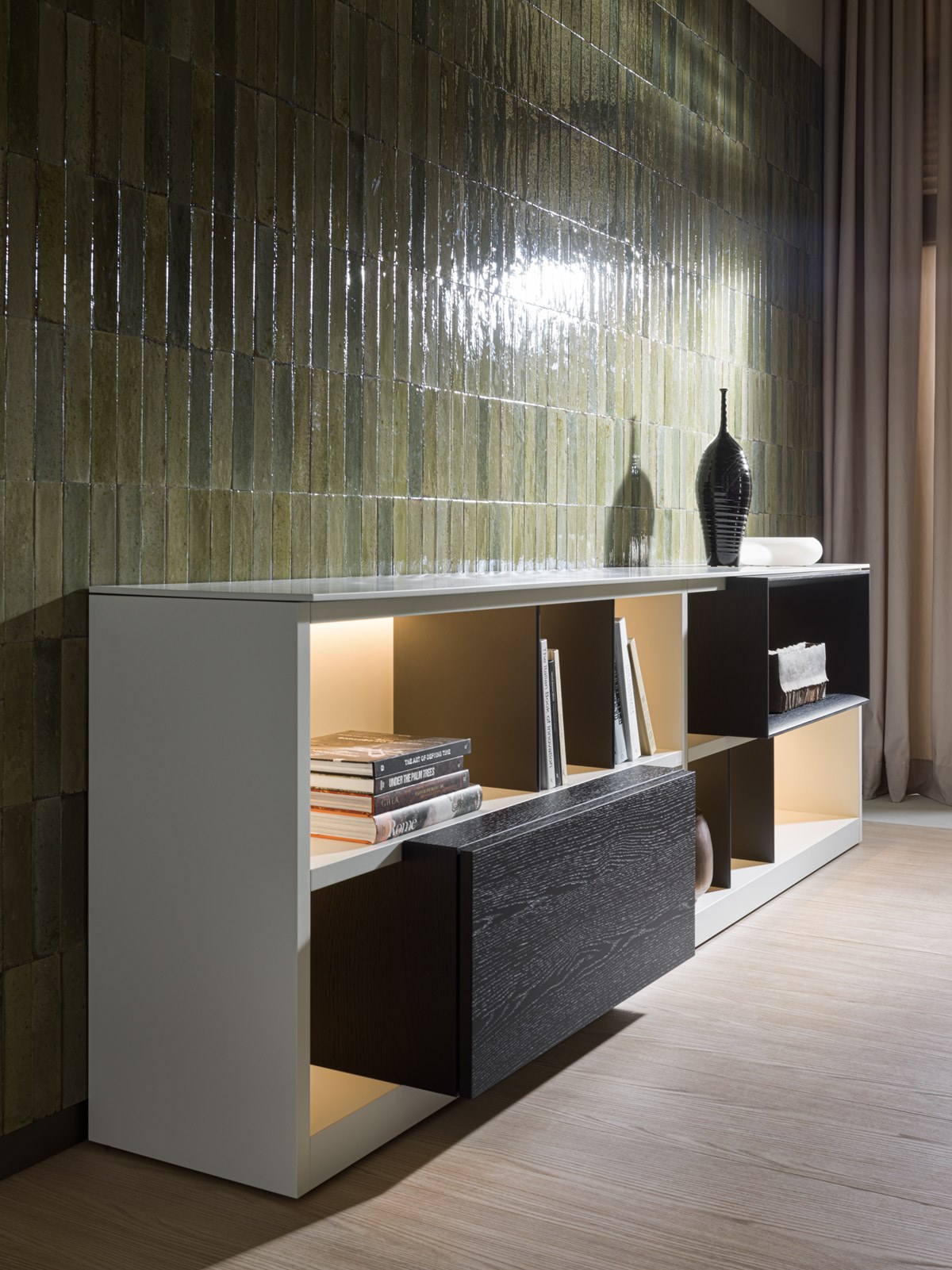 505 UP SYSTEM Sectional wooden bookcase with built-in lights By Molteni ...