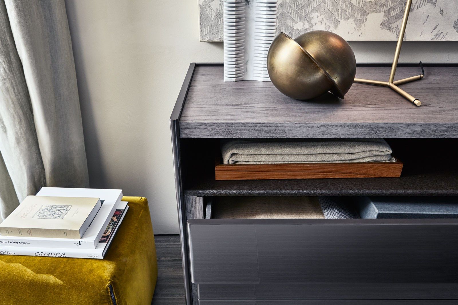 5050 Wooden bedside table with drawers By Molteni & C. | design Rodolfo ...