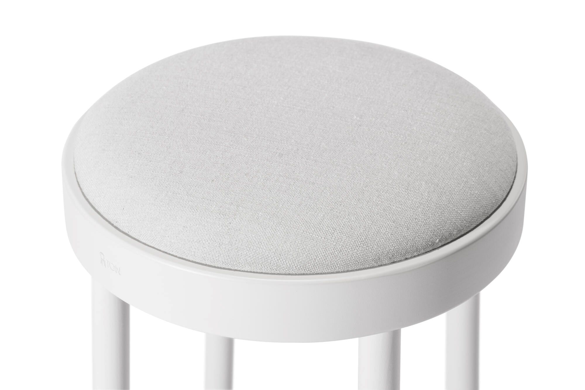 822 Hochhocker aus Holz mit integriertem Kissen By TON | design ...