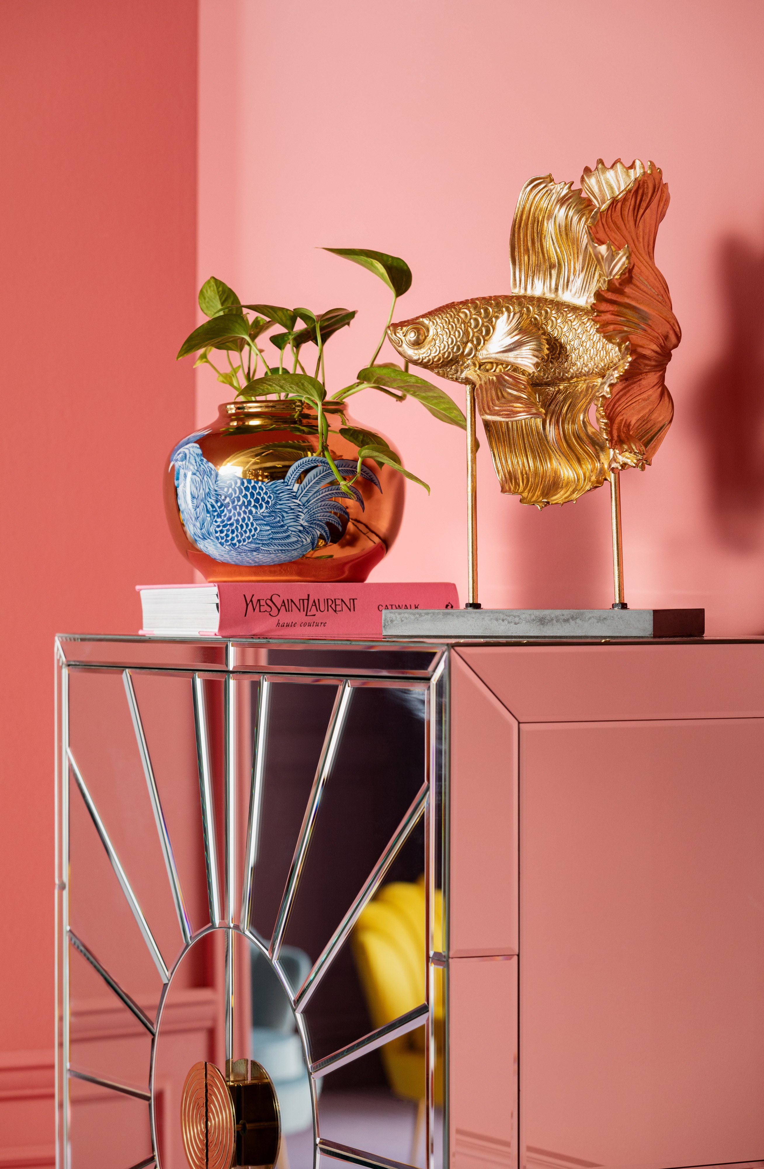 Credenza in MDF e vetro a specchio con ante a battente QUEEN | Credenza ...