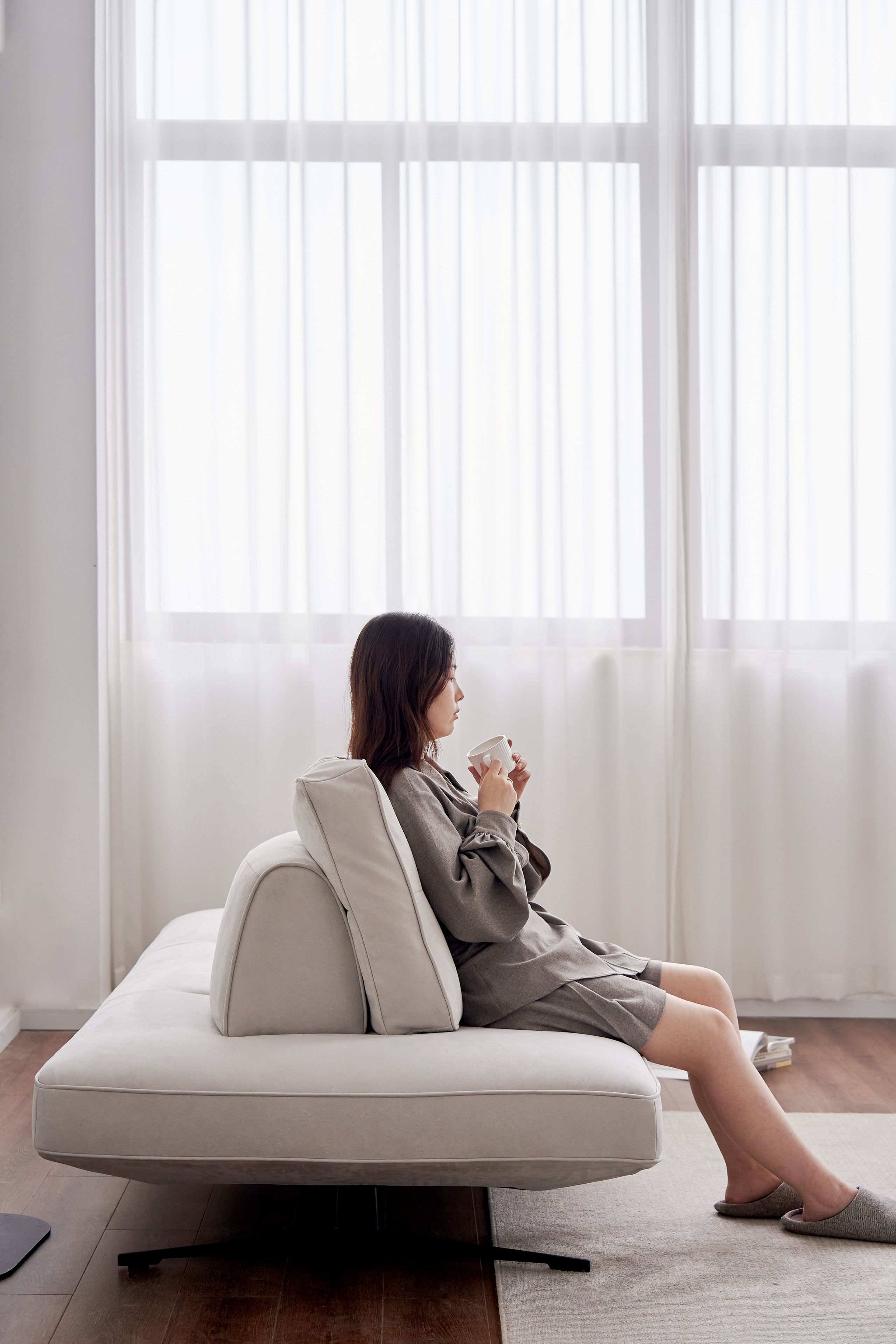 9-LAYER Upholstered fabric day bed By grado design