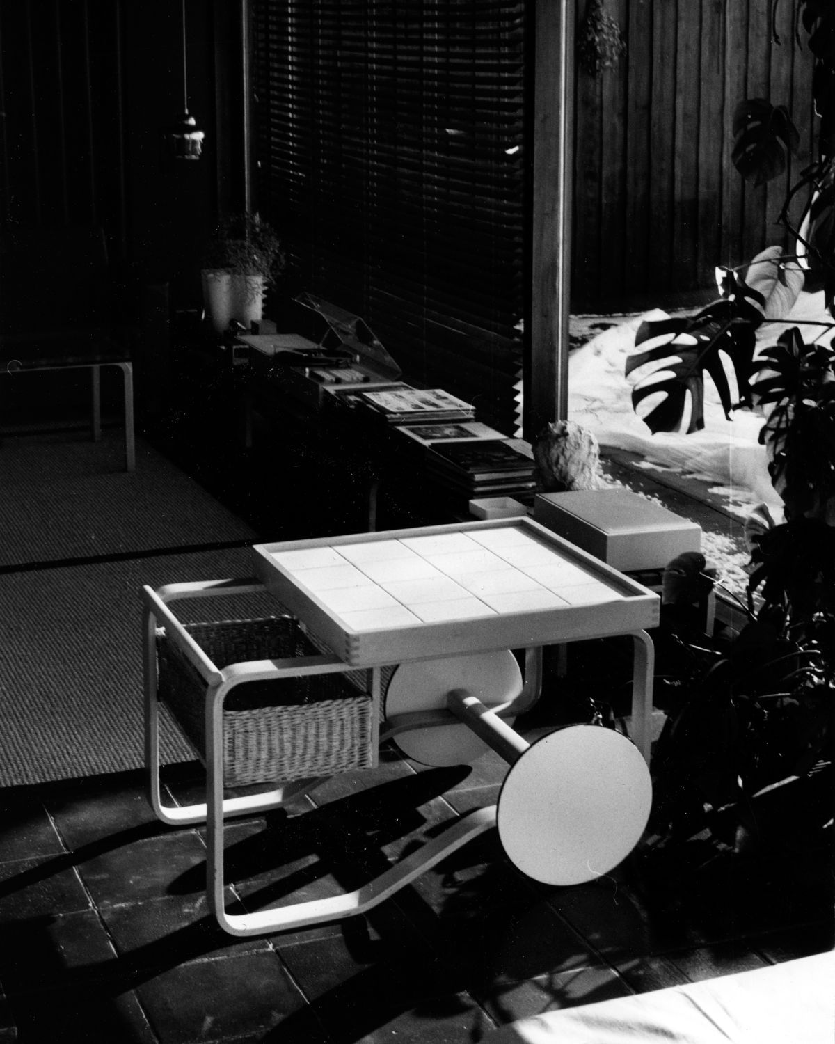 900 TEA TROLLEY | Wooden food trolley By Artek design Alvar Aalto