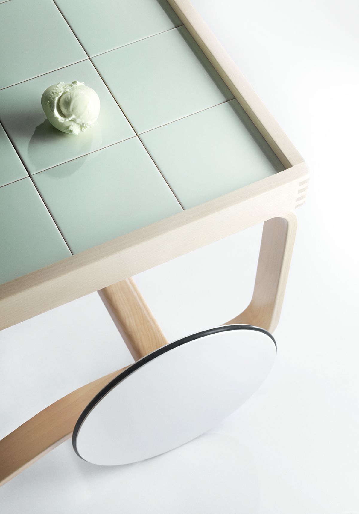 900 TEA TROLLEY | Wooden food trolley By Artek design Alvar Aalto