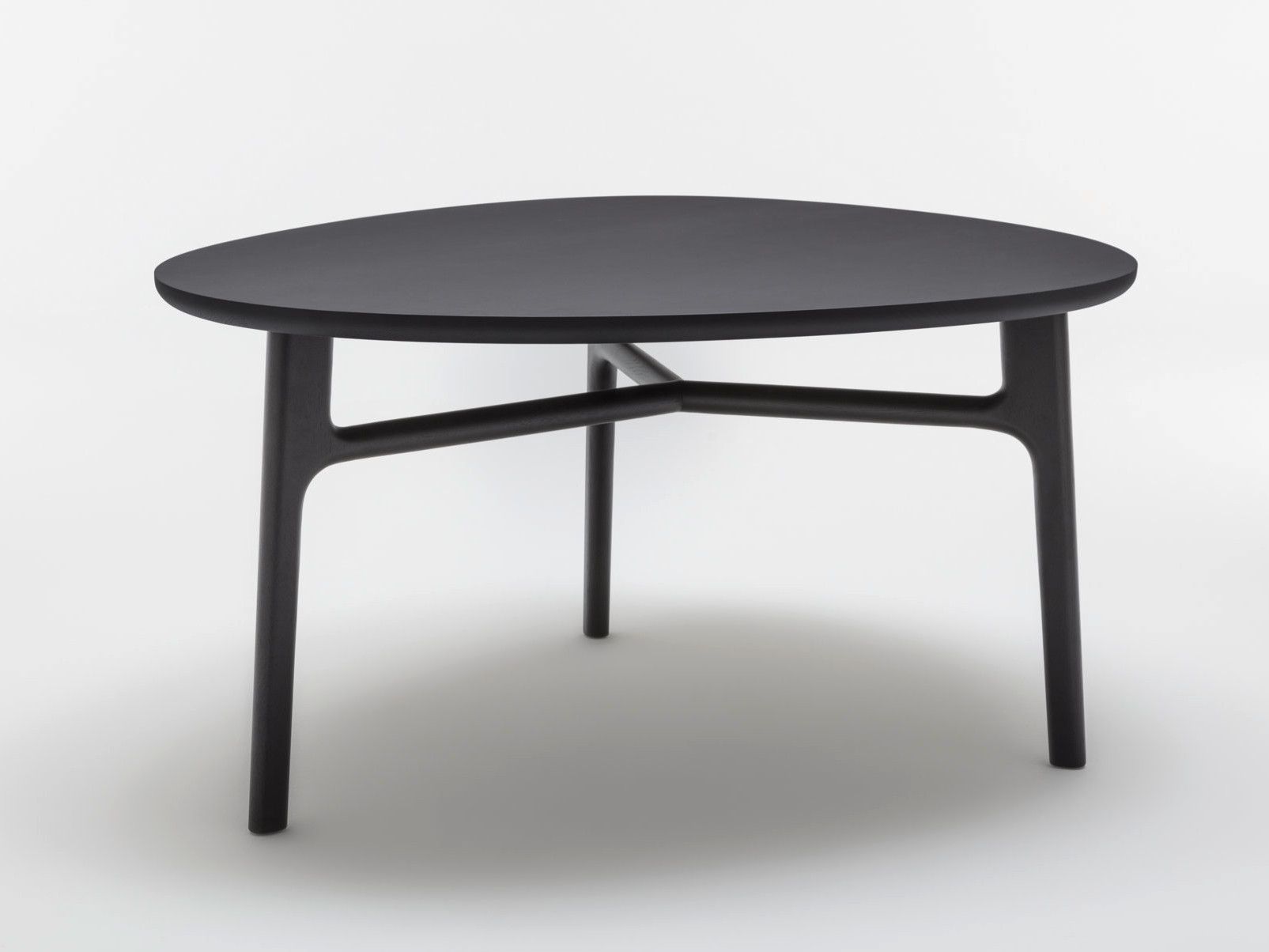 ROLF BENZ 909 | Dining table By Rolf Benz design Sebastian Herkner