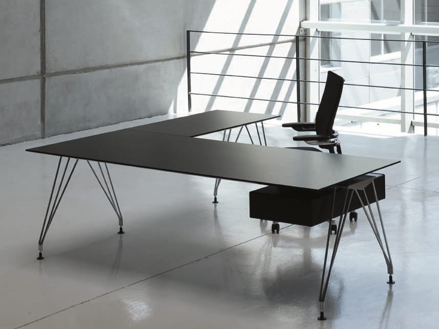 A1 DIRECTIONAL | L-shaped office desk By BK Contract design Gabriel Teixidó
