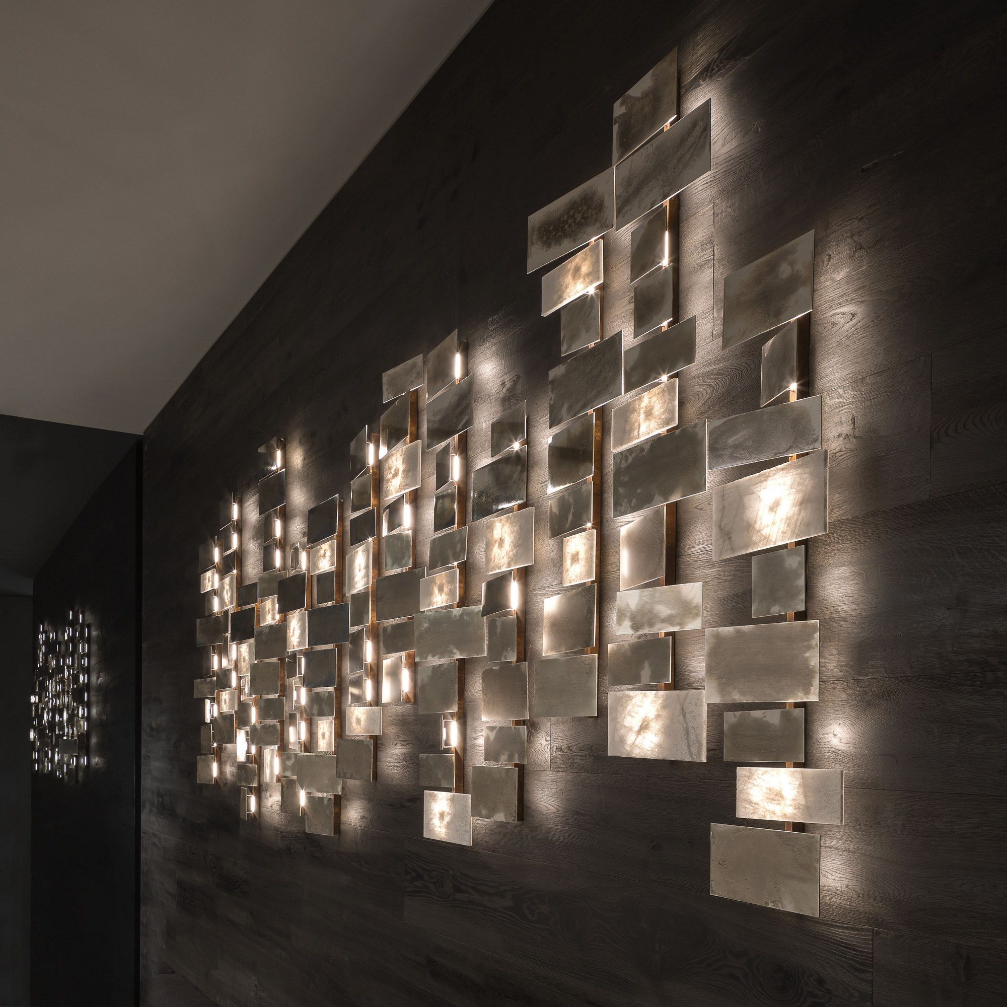ABACO Dimmable Crystal Stone® wall lamp By Henge | design Massimo Castagna