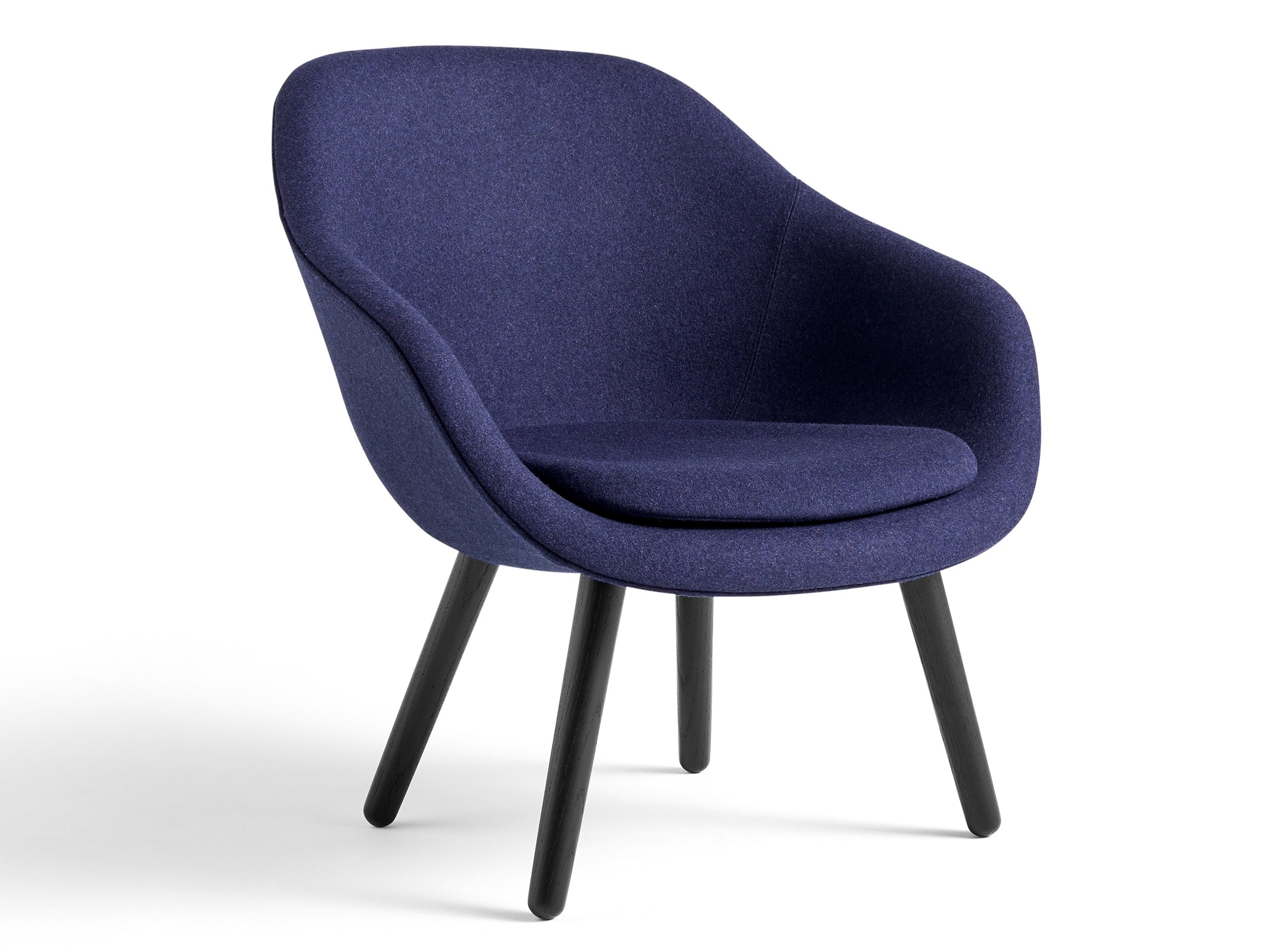 Poltroncina imbottita con braccioli ABOUT A LOUNGE CHAIR AAL82 By Hay ...