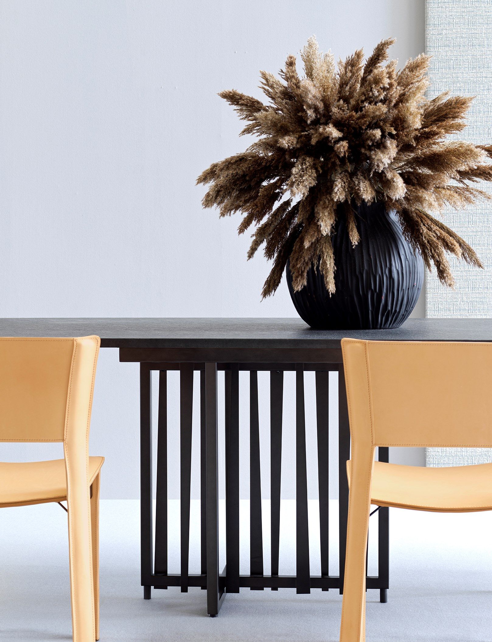 ADELE | Granite table By fasem design Archirivolto