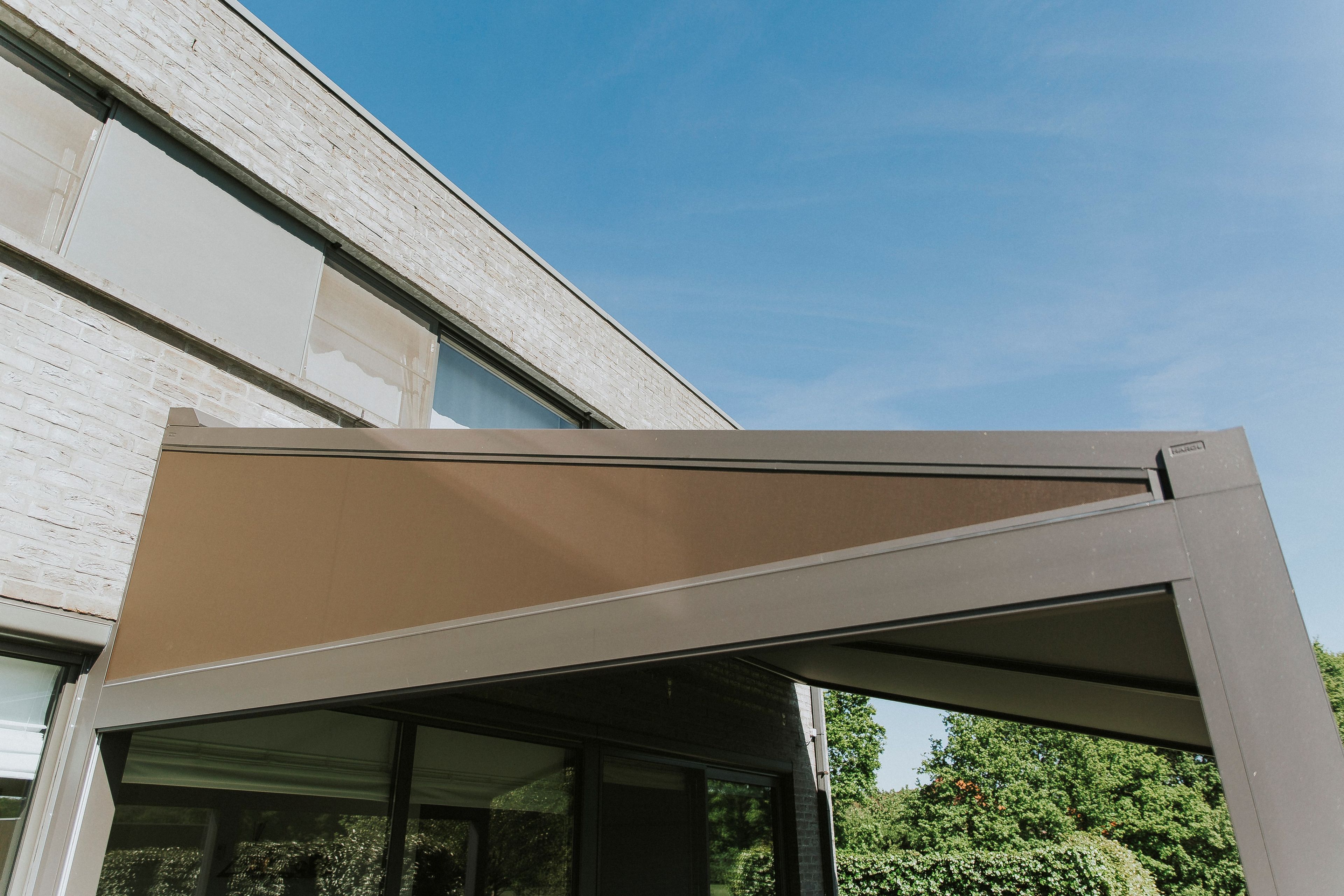 Anbau Terrassenüberdachung mit Faltdach AIR By Harol