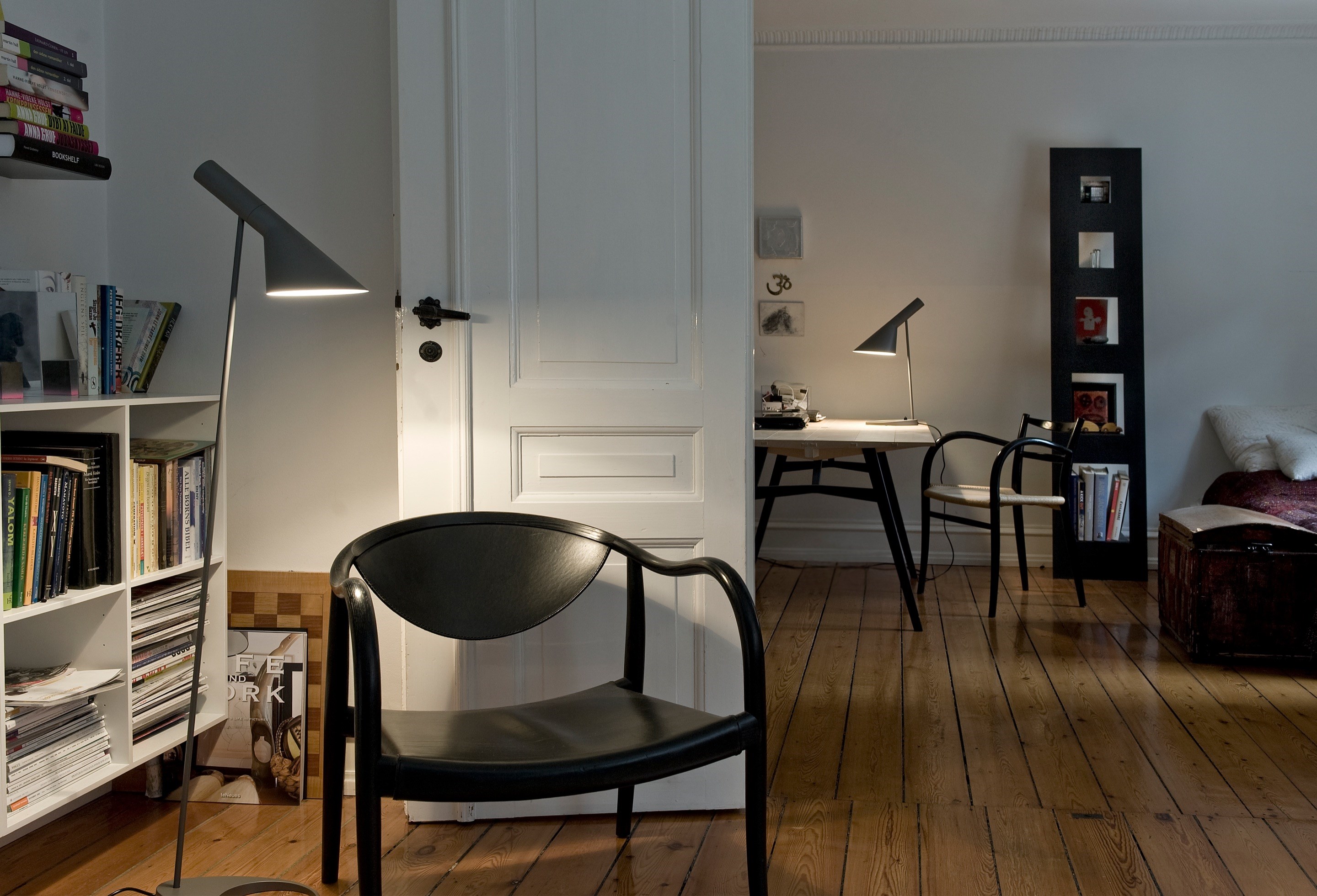 AJ Adjustable steel table lamp By Louis Poulsen | design Arne Jacobsen