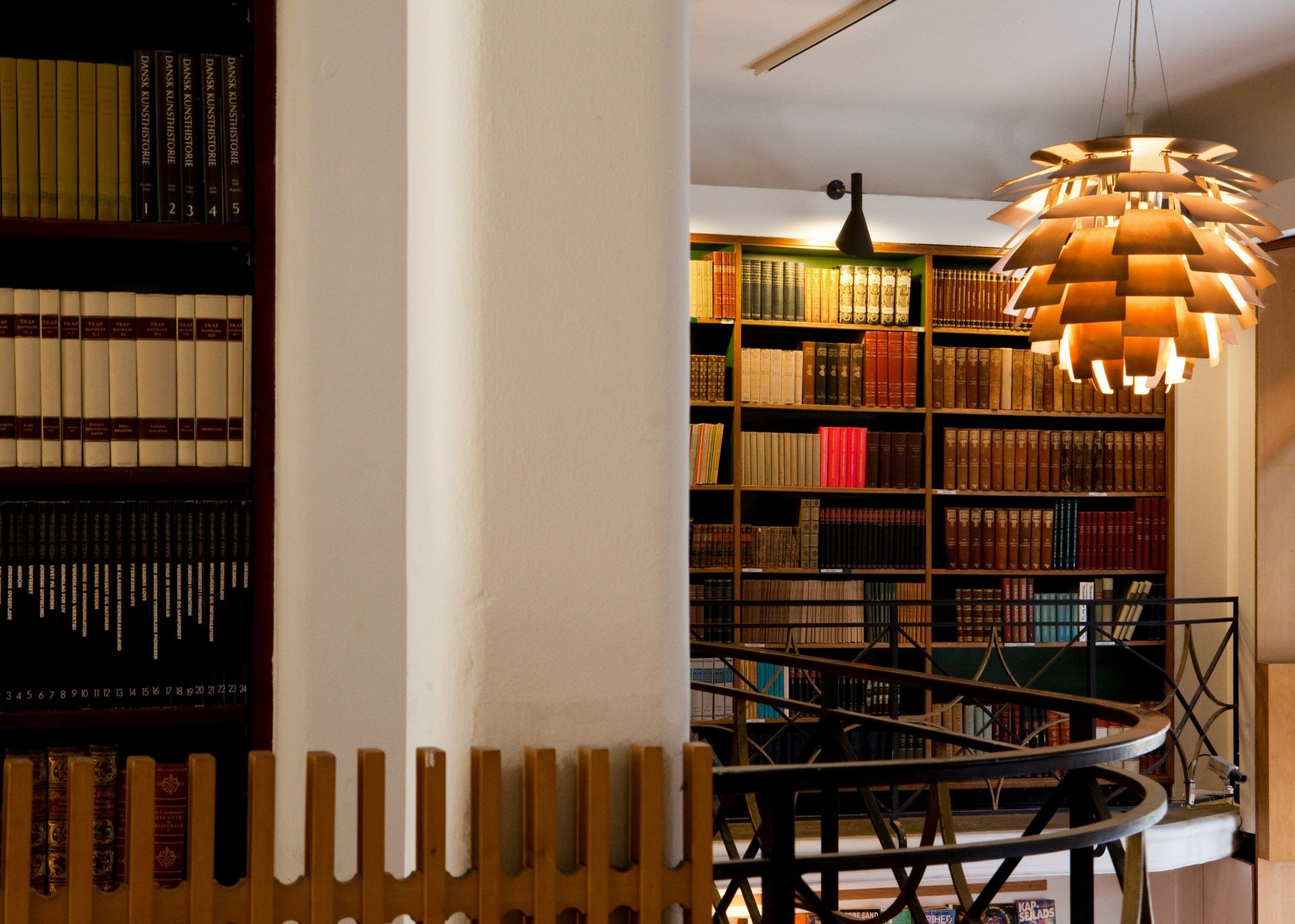 AJ | Wall lamp By Louis Poulsen design Arne Jacobsen