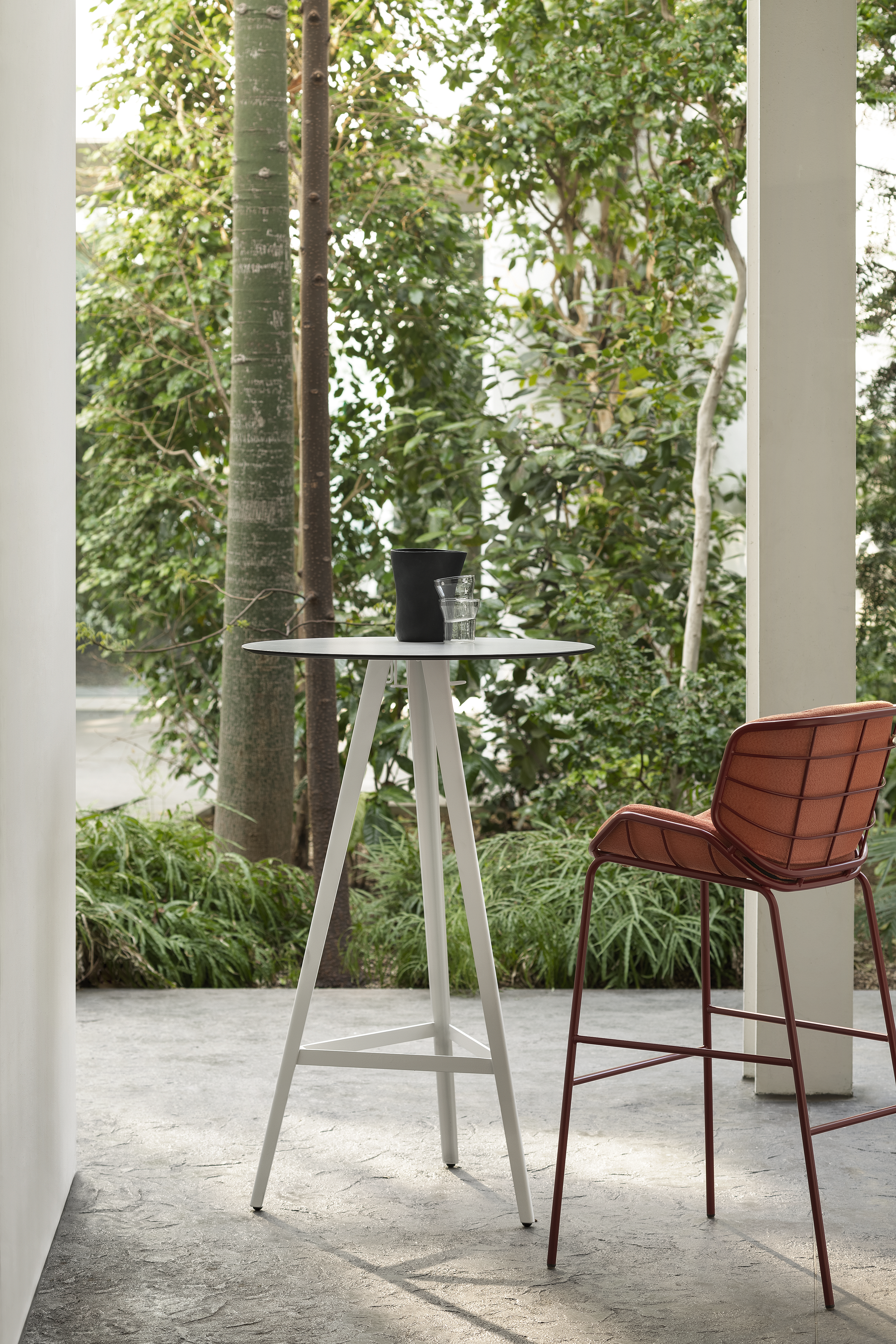 AKY FAST FOOD table By TrabA' design Emilio Nanni