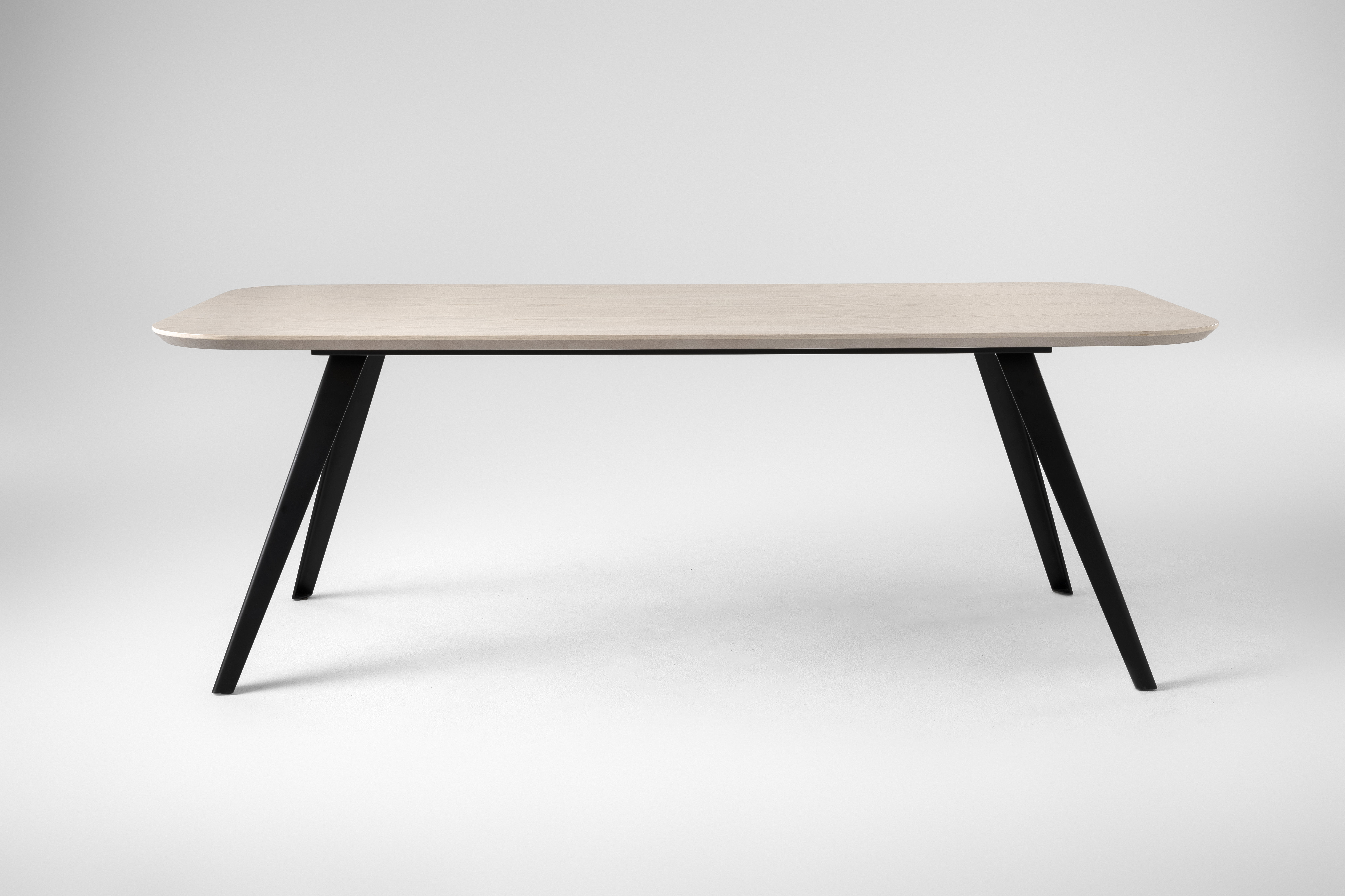 AKY MET | Dining table By TrabA' design Emilio Nanni