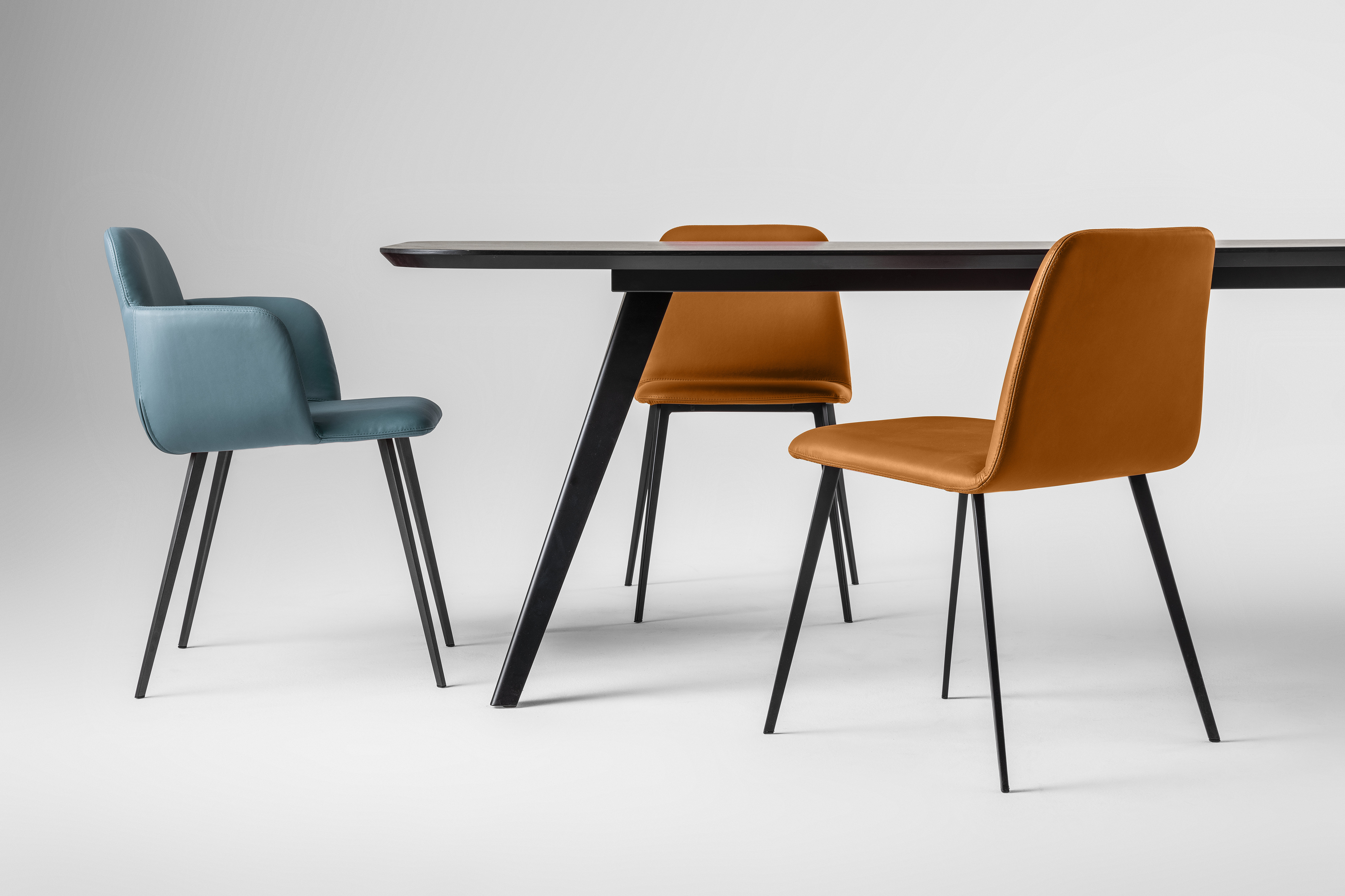 AKY MET | Dining table By TrabA' design Emilio Nanni