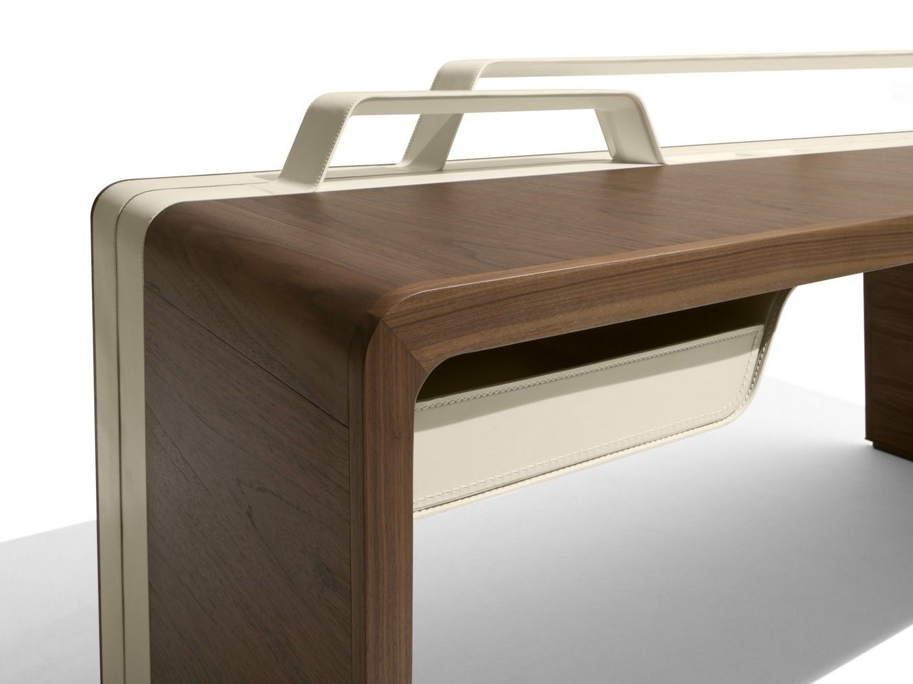 ALMA Writing desk By Giorgetti | design Pamela Amine