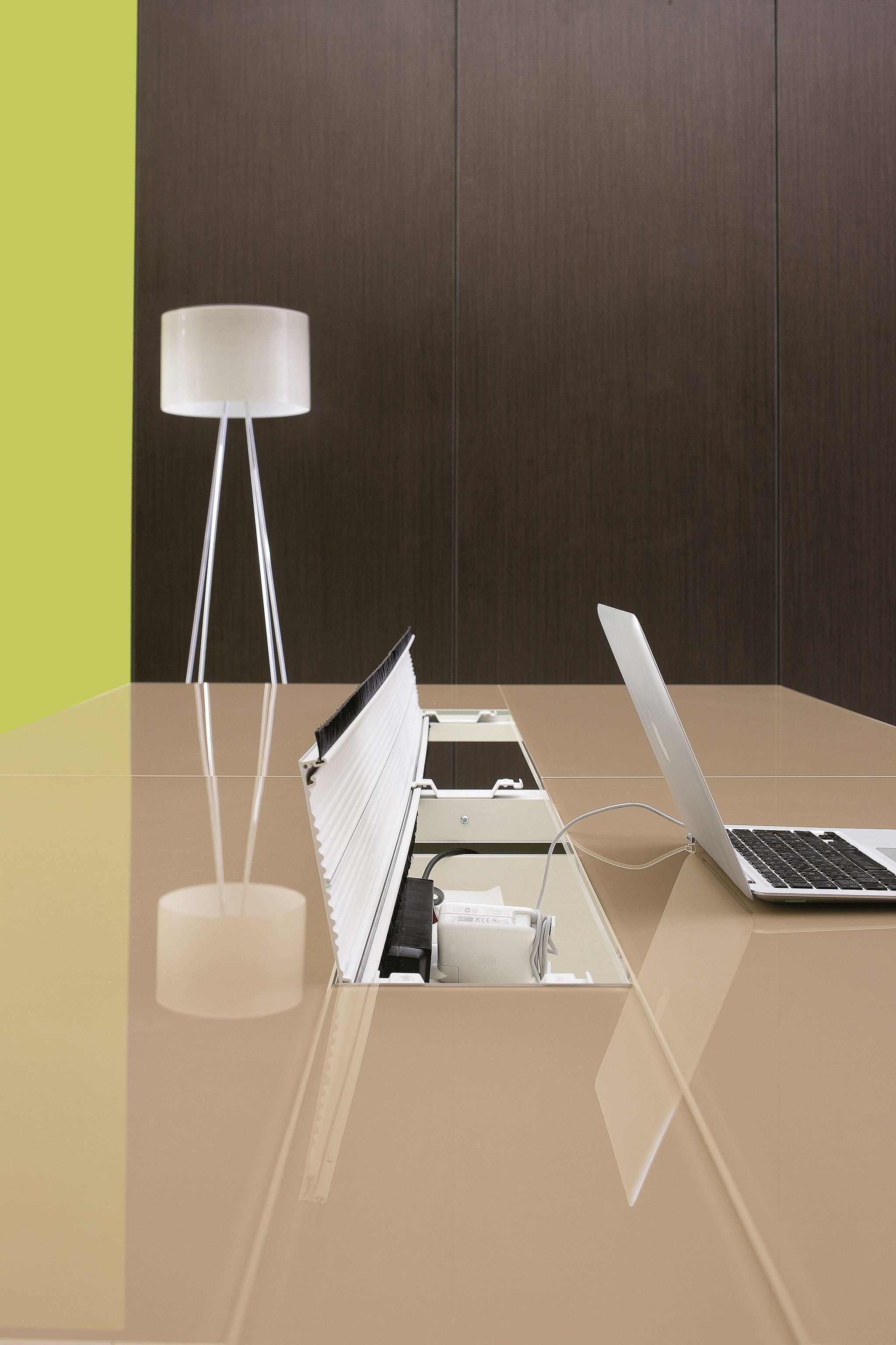 Meeting table with cable management ALPHA MEETING By Archiutti design ...