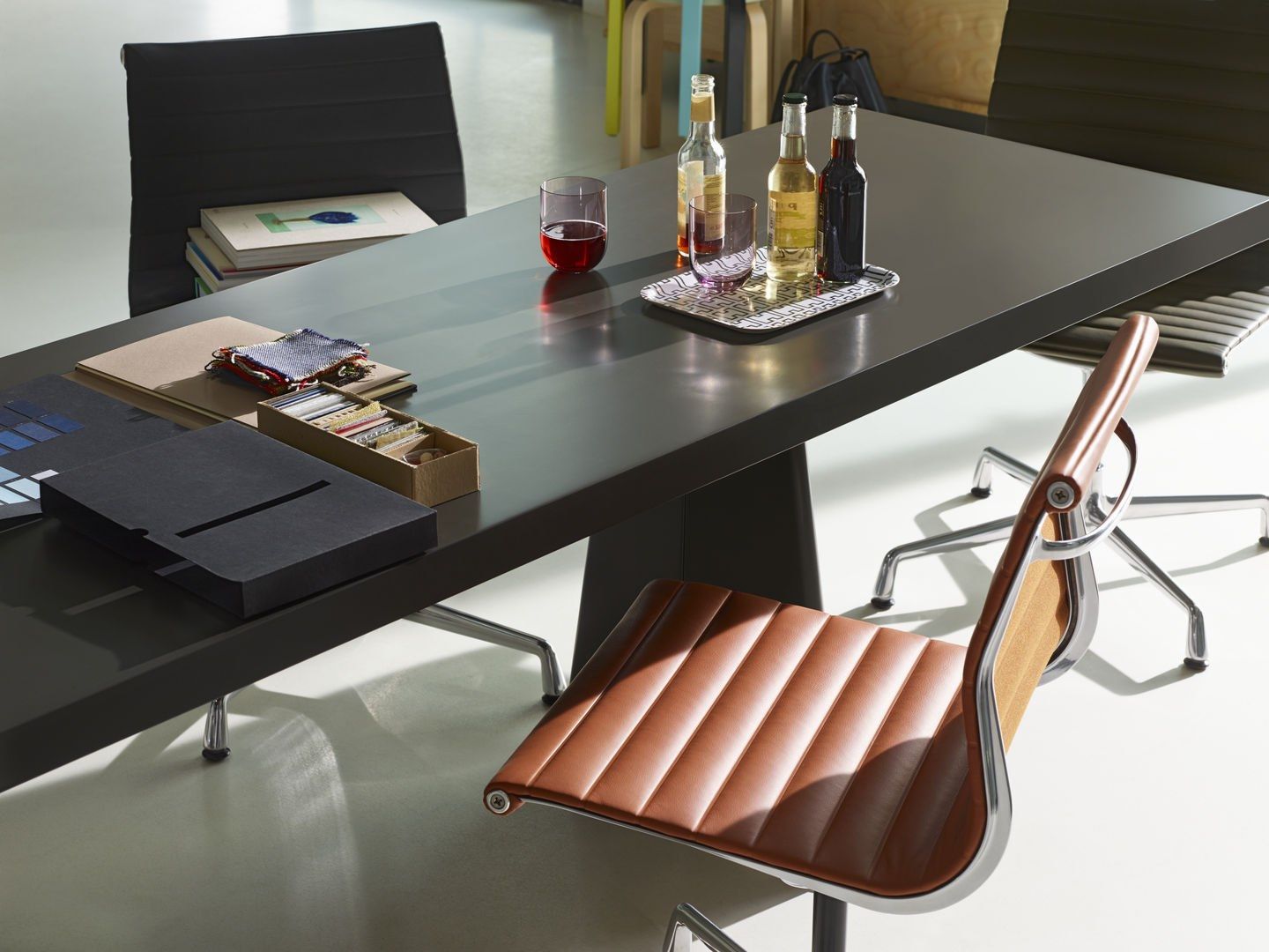 ALUMINIUM CHAIR EA 104 Swivel fabric chair with 4-spoke base with ...