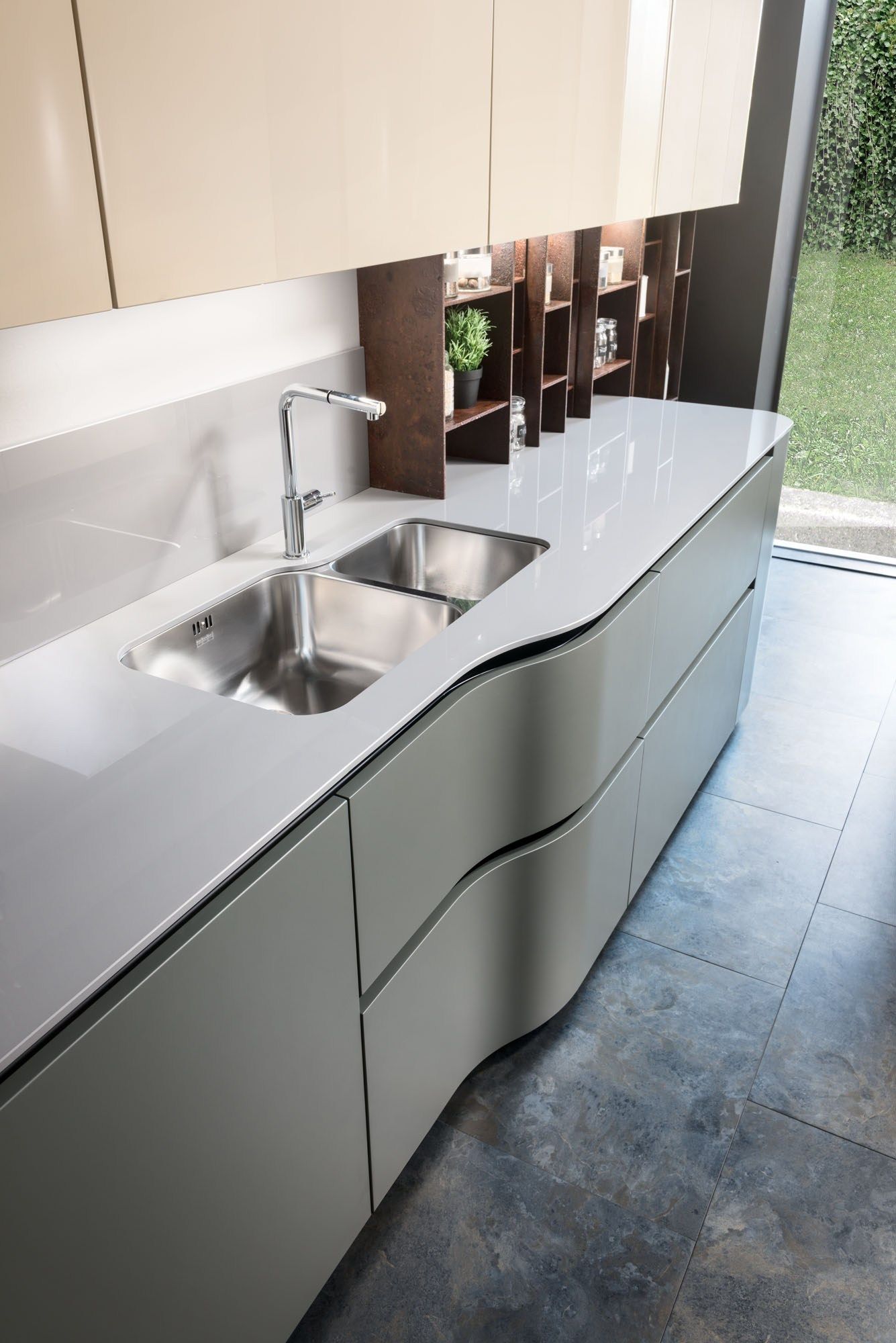 Linear Dekton® kitchen ANDROMEDA CURVY By Floritelli Cucine