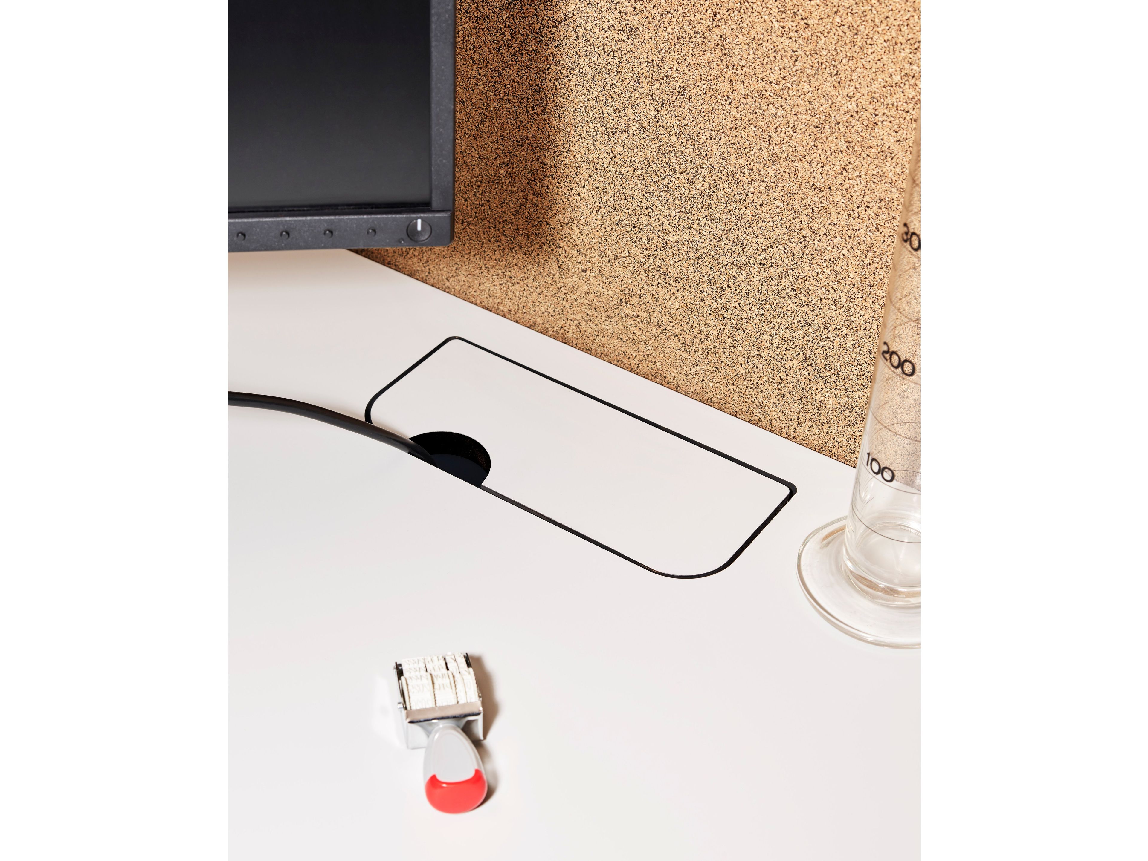 APOLLO | Office desk with overbridge By Manerba design Shane Schneck