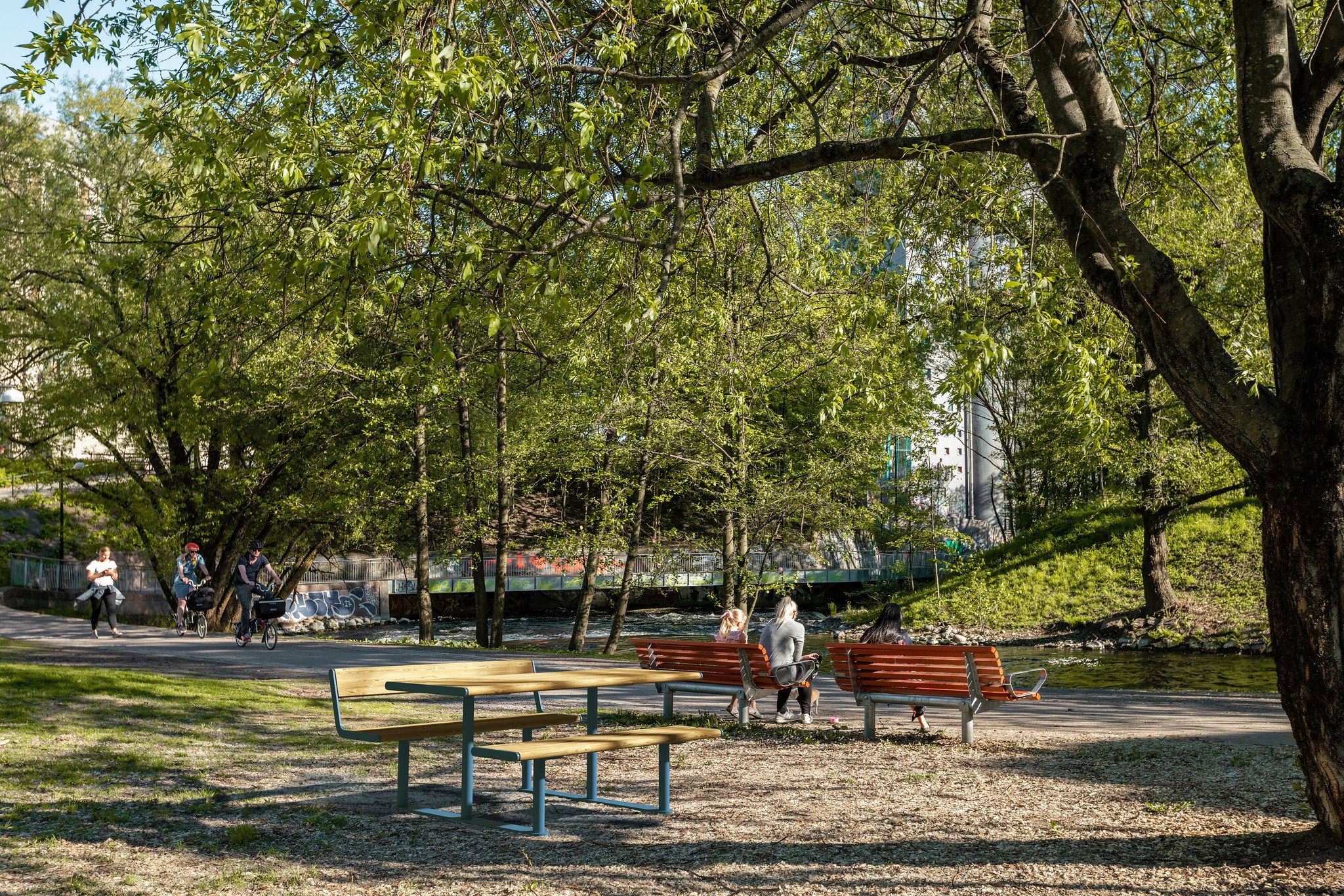 APRIL Table for public areas By VESTRE