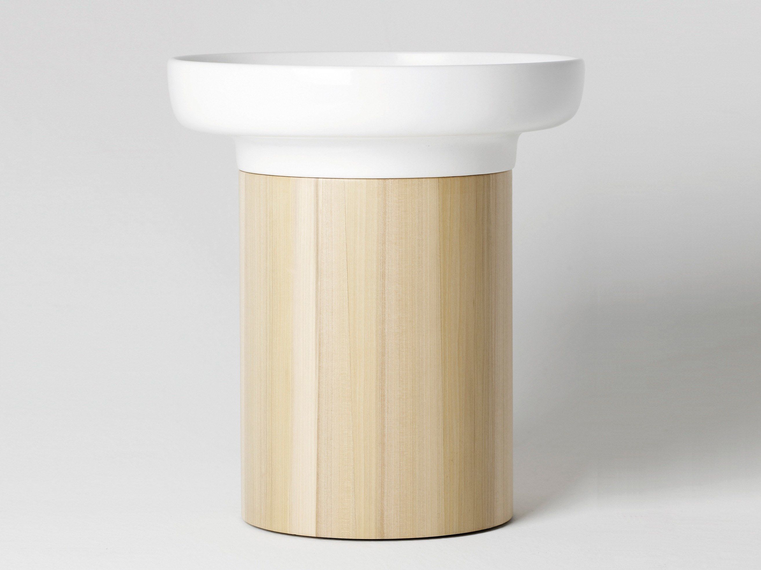 APU Low round wooden coffee table By ZEITRAUM | design Hanna Ehlers