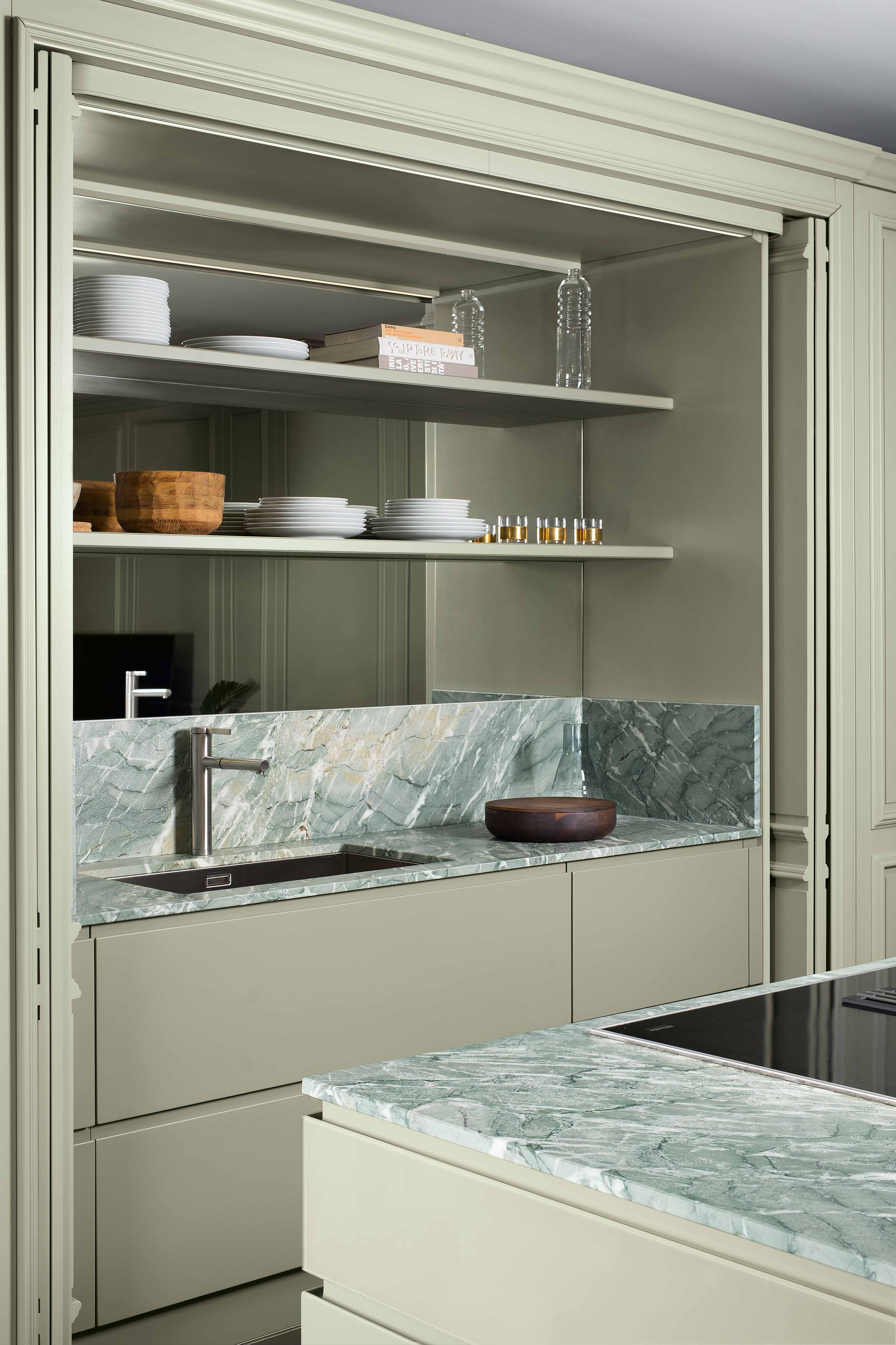 ARCHETIPO Kitchen with island By L'Ottocento | design makethatstudio