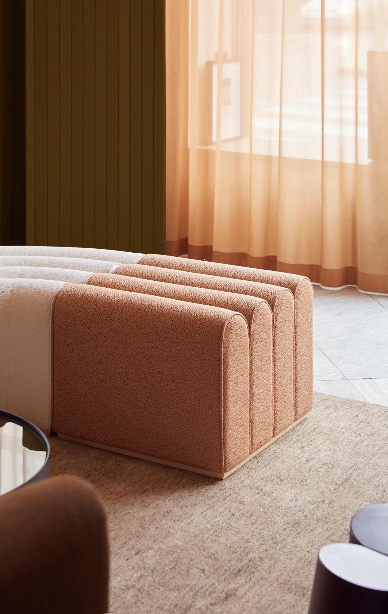 ARKAD Pouf modulable en tissu By Zilio A&C | design NOTE Design Studio