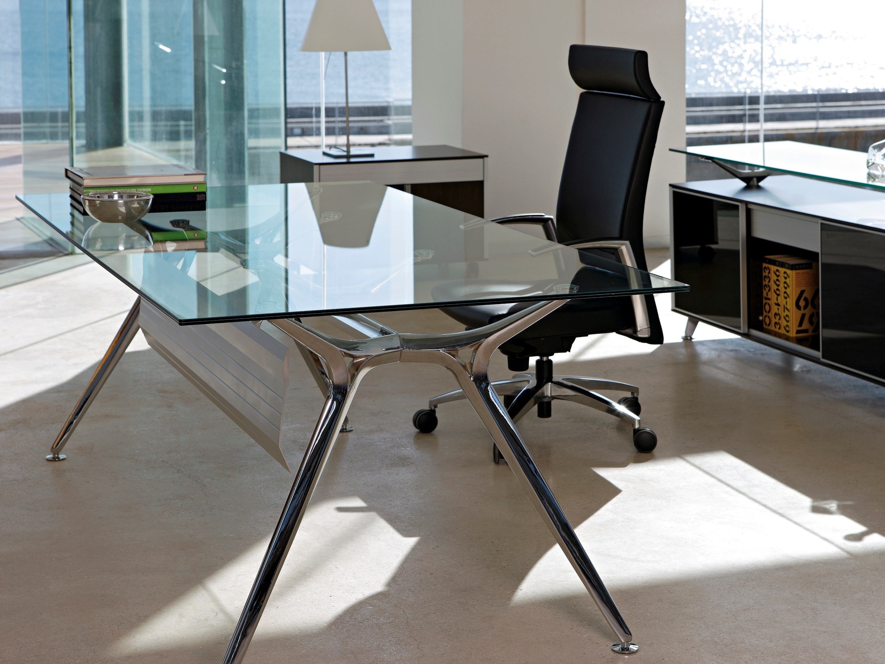 ARKITEK Rectangular glass office desk By ACTIU | design Alegre Design
