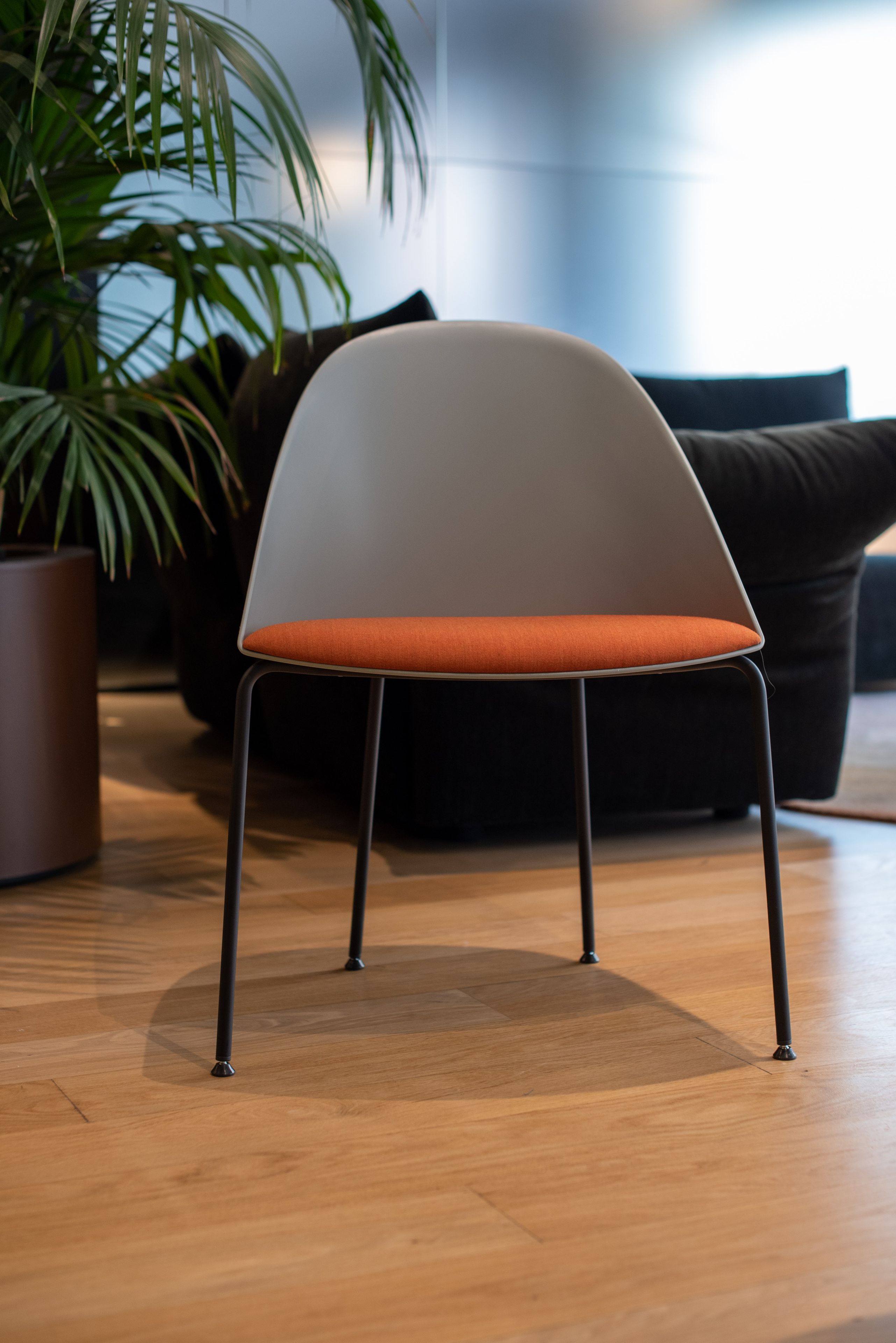 Silla de polipropileno con cojin integrado ARPER - CILA By In Stock