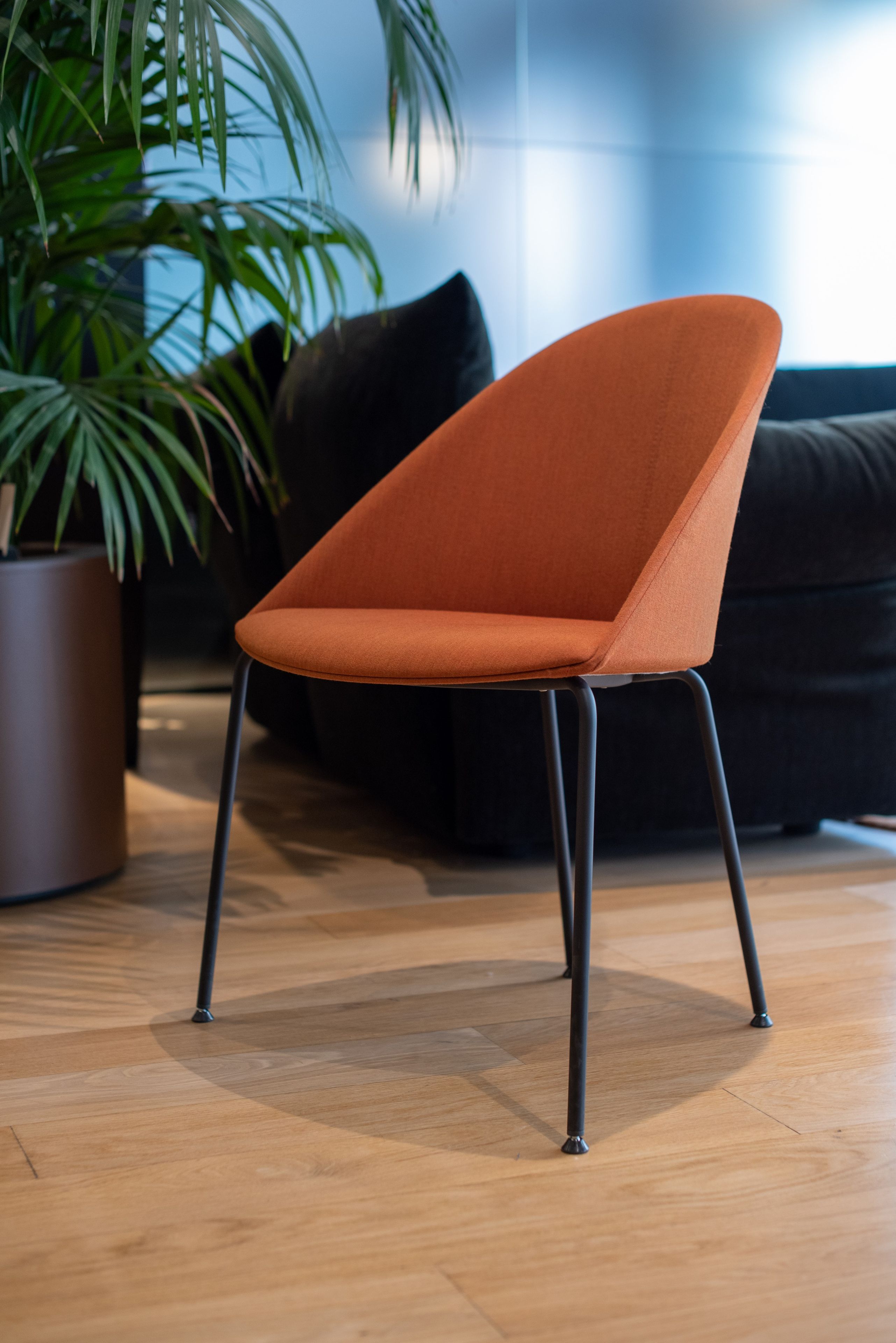 Upholstered fabric chair ARPER - CILA By In Stock