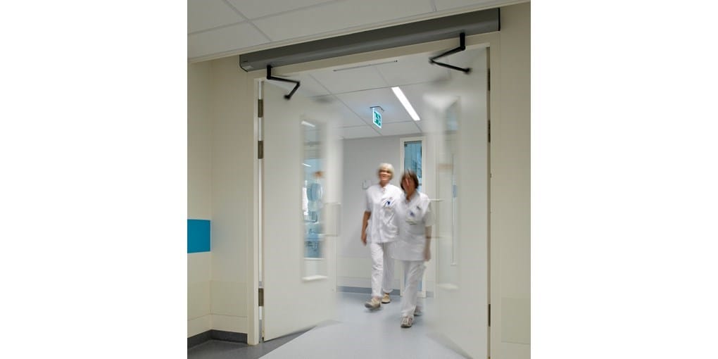 Porta con automatismi a battente classici ASSA ABLOY PowerSwing By ASSA ...