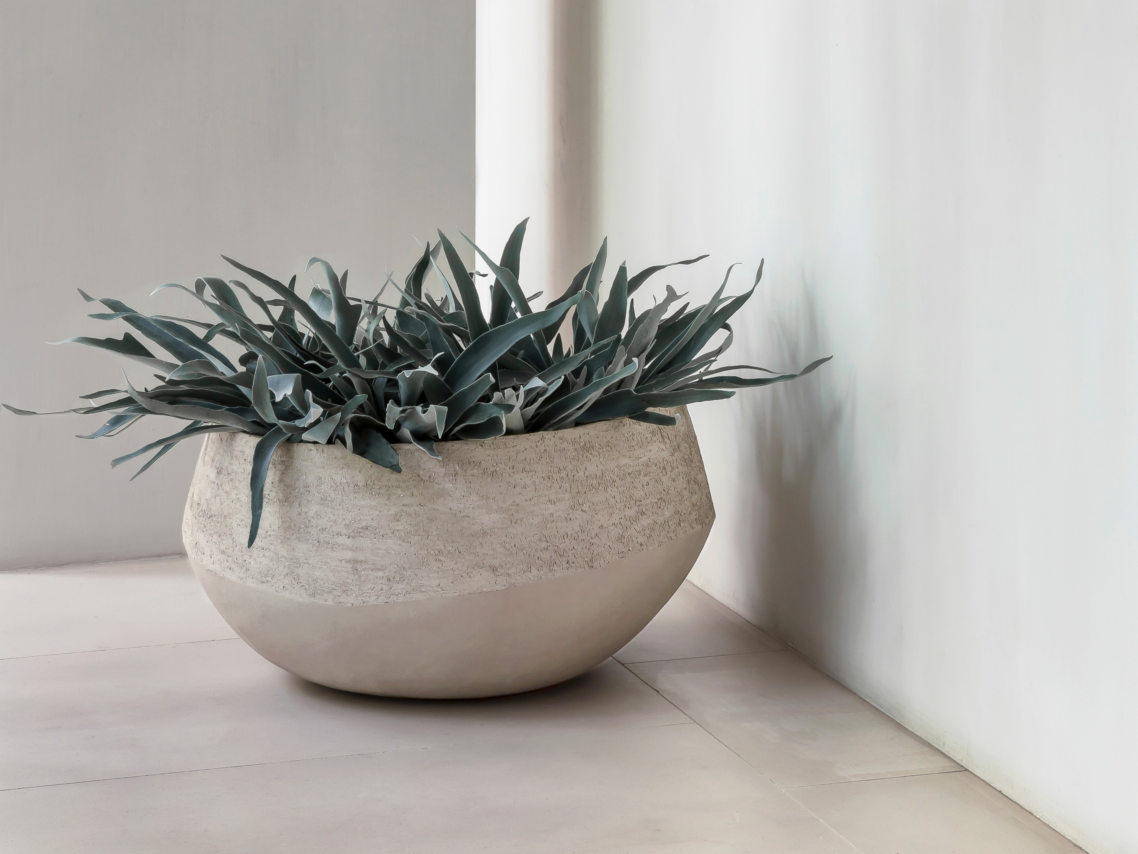 ATLANTIS NATURAL Low handmade terracotta garden vase By DOMANI | design ...