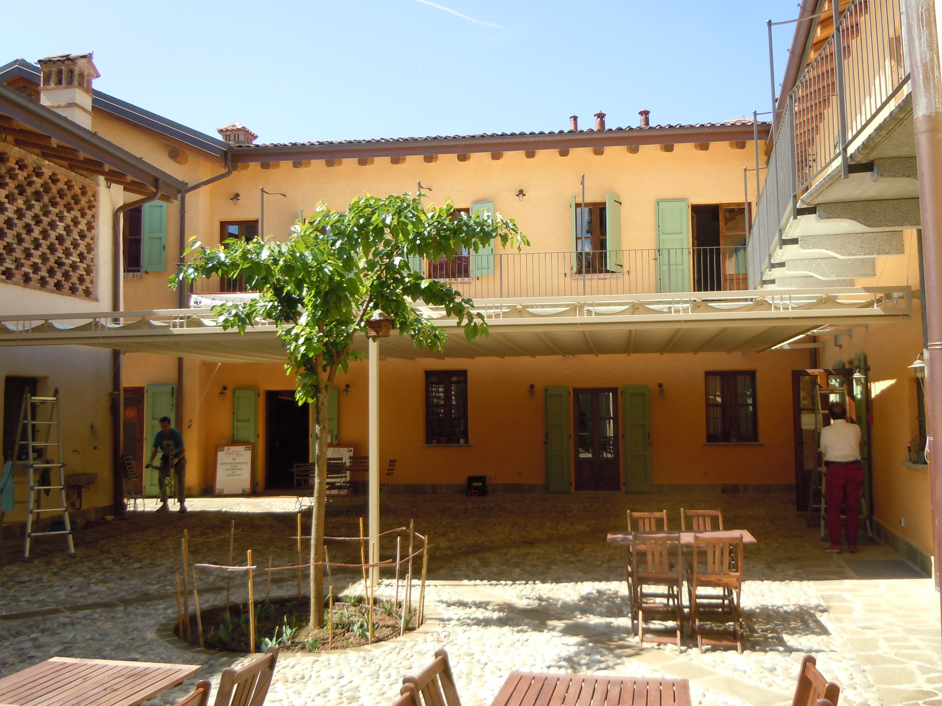 Tettoia a sbalzo con telo fisso AUR2 | Pensilina - L'Officina by Adami ...