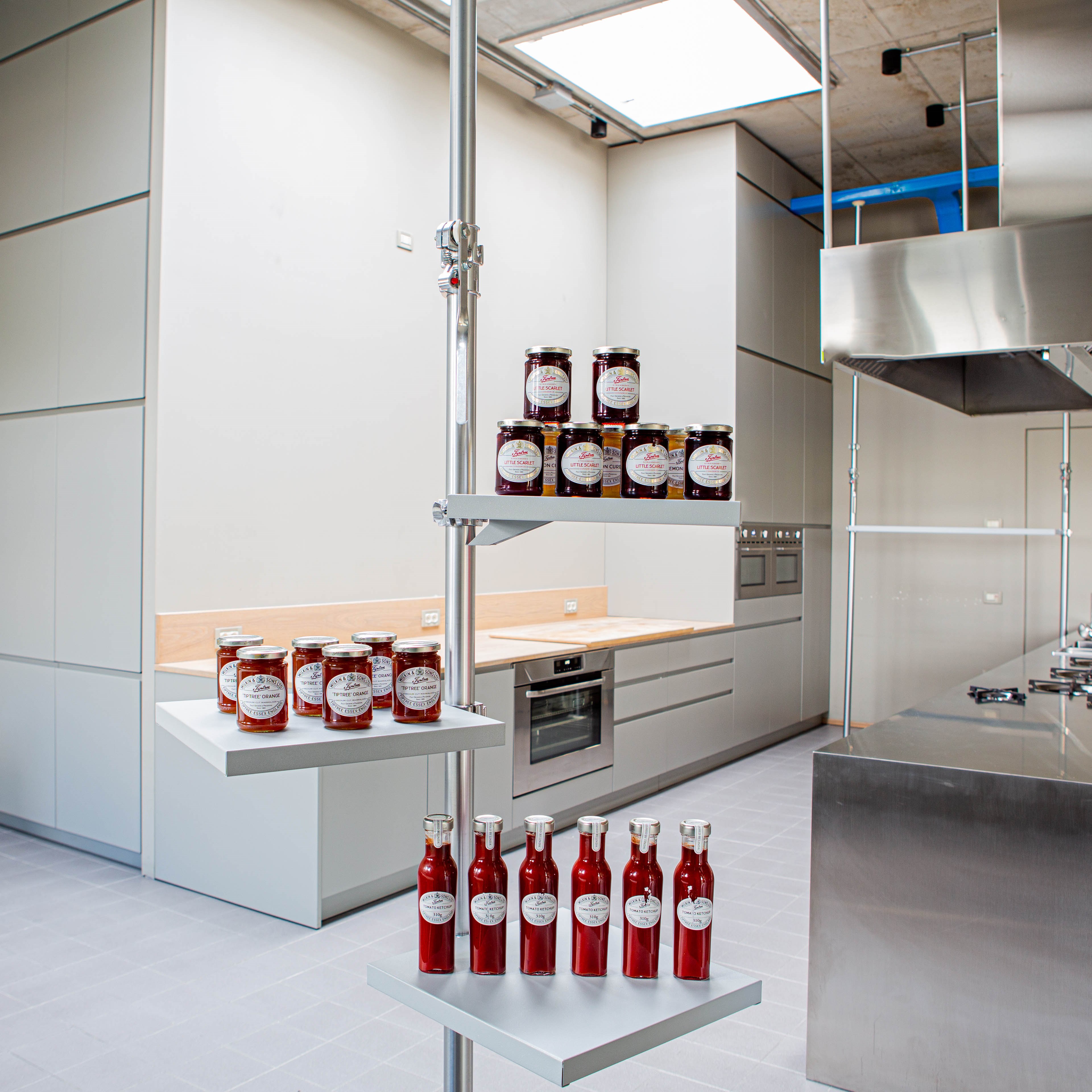 Floor-ceiling mounted Anodized aluminium bookcase AUDREY AUTOPOLE By ALU