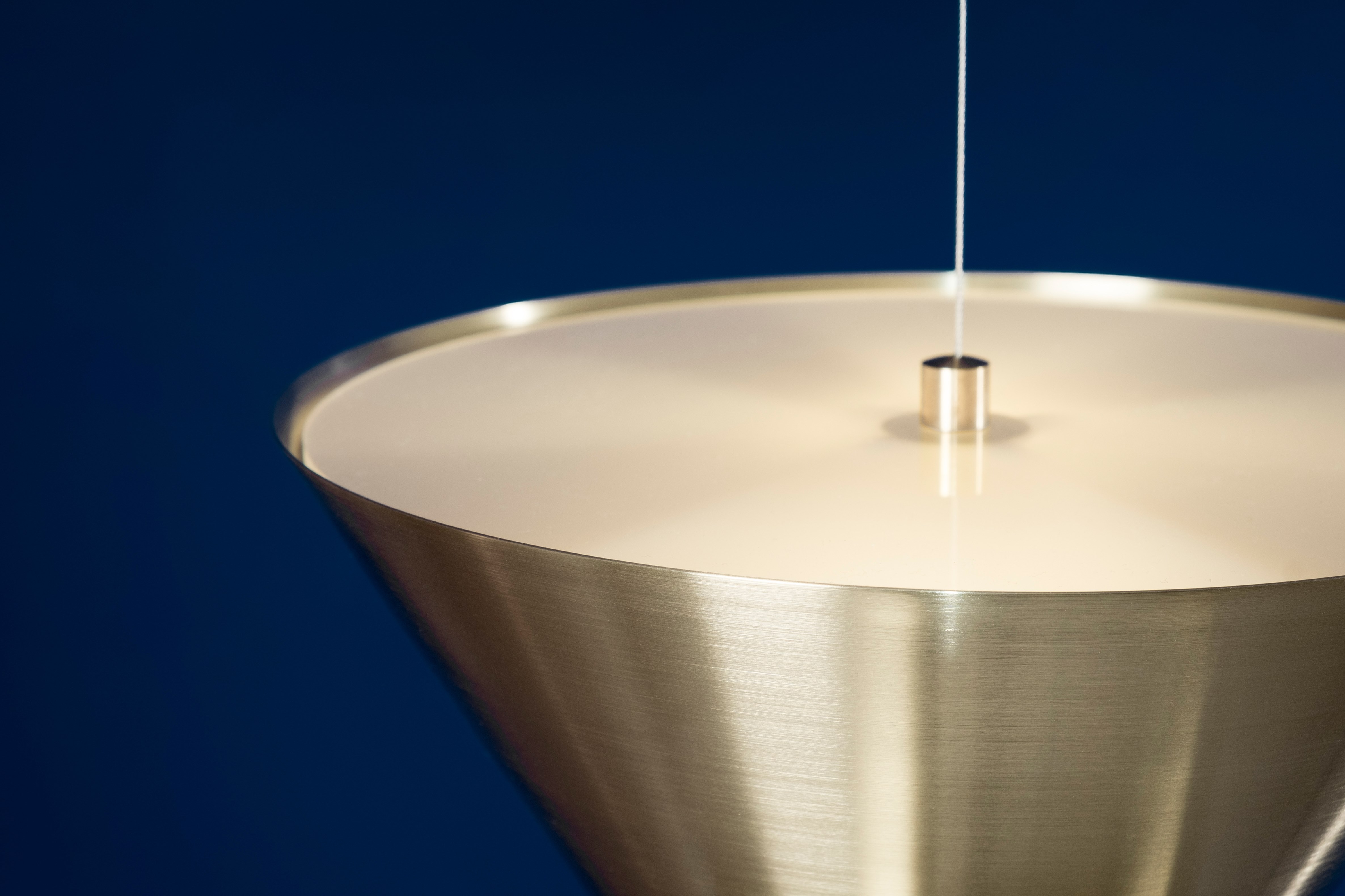 AUREOLE | Brass pendant lamp By Daniel Becker Studio