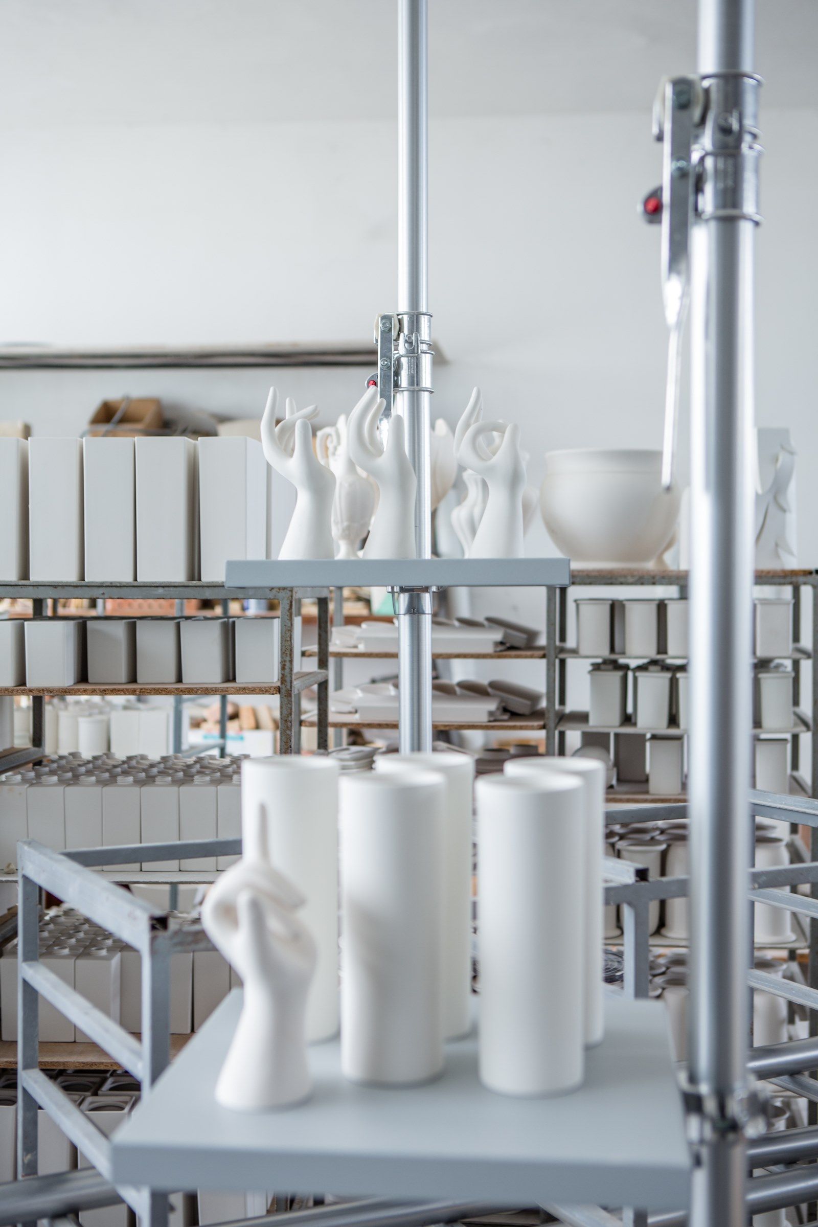 AUTOPOLE Modular retail display unit By ALU