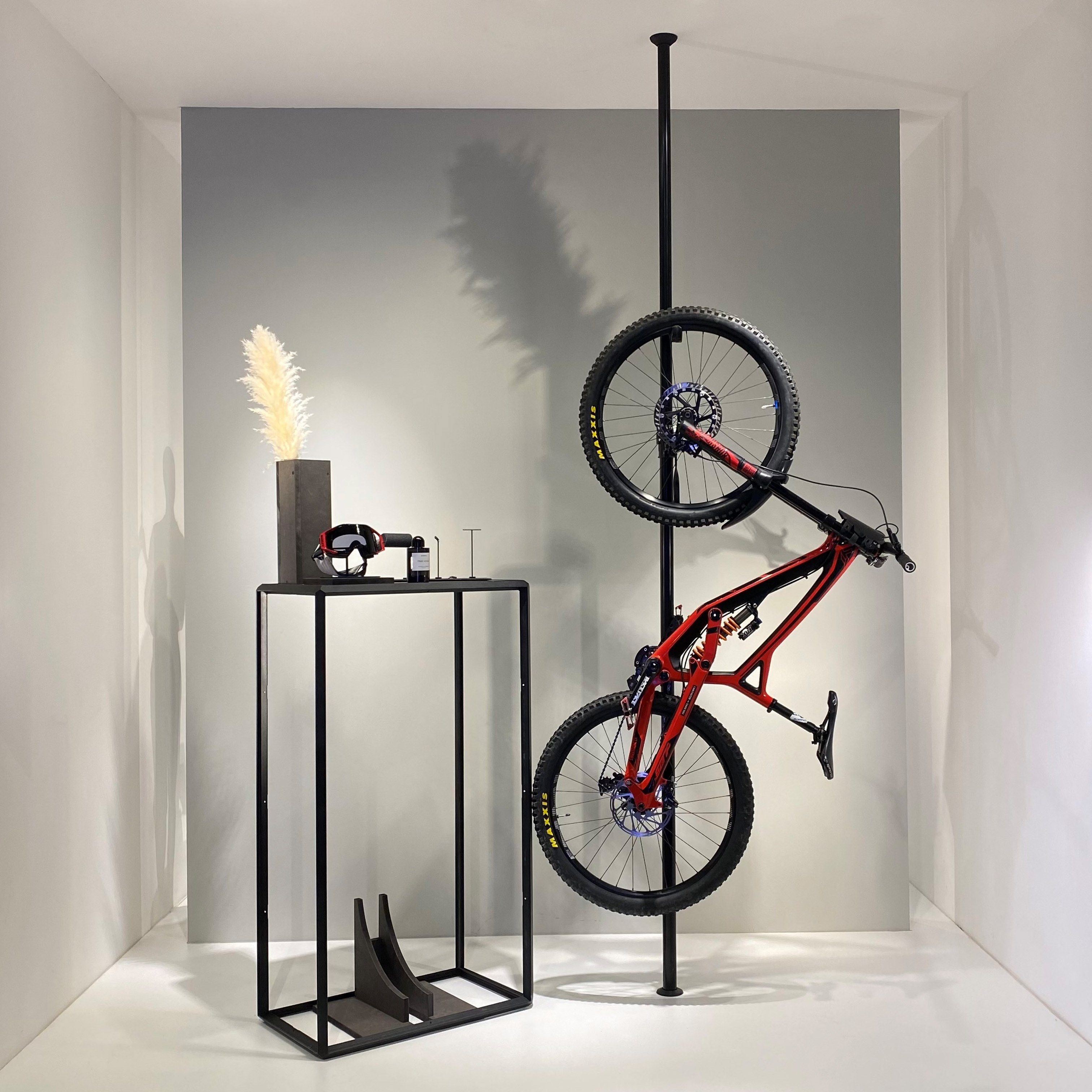 AUTOPOLE Modular retail display unit By ALU