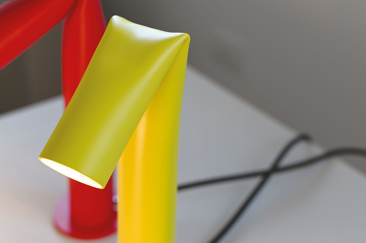 BENDER Aluminium table lamp By AXOLIGHT