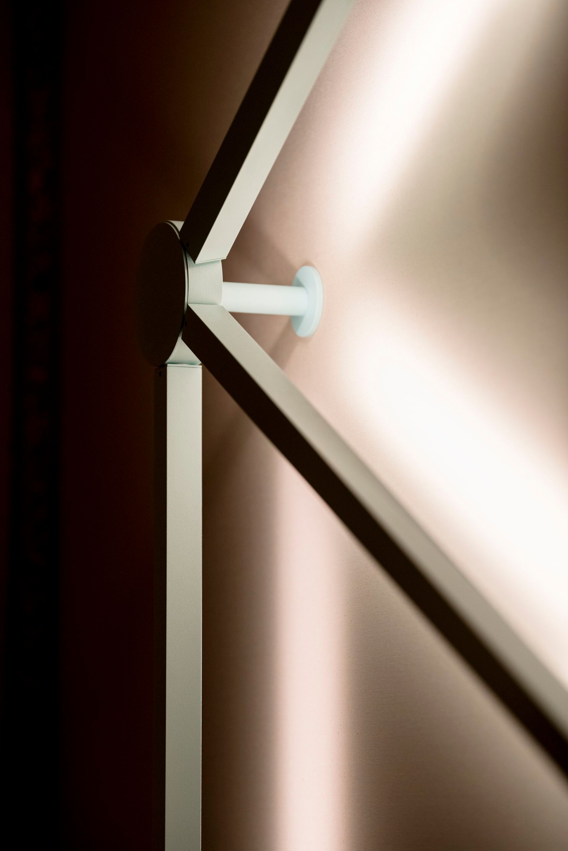 POSES Modular wall lamp By AXOLIGHT
