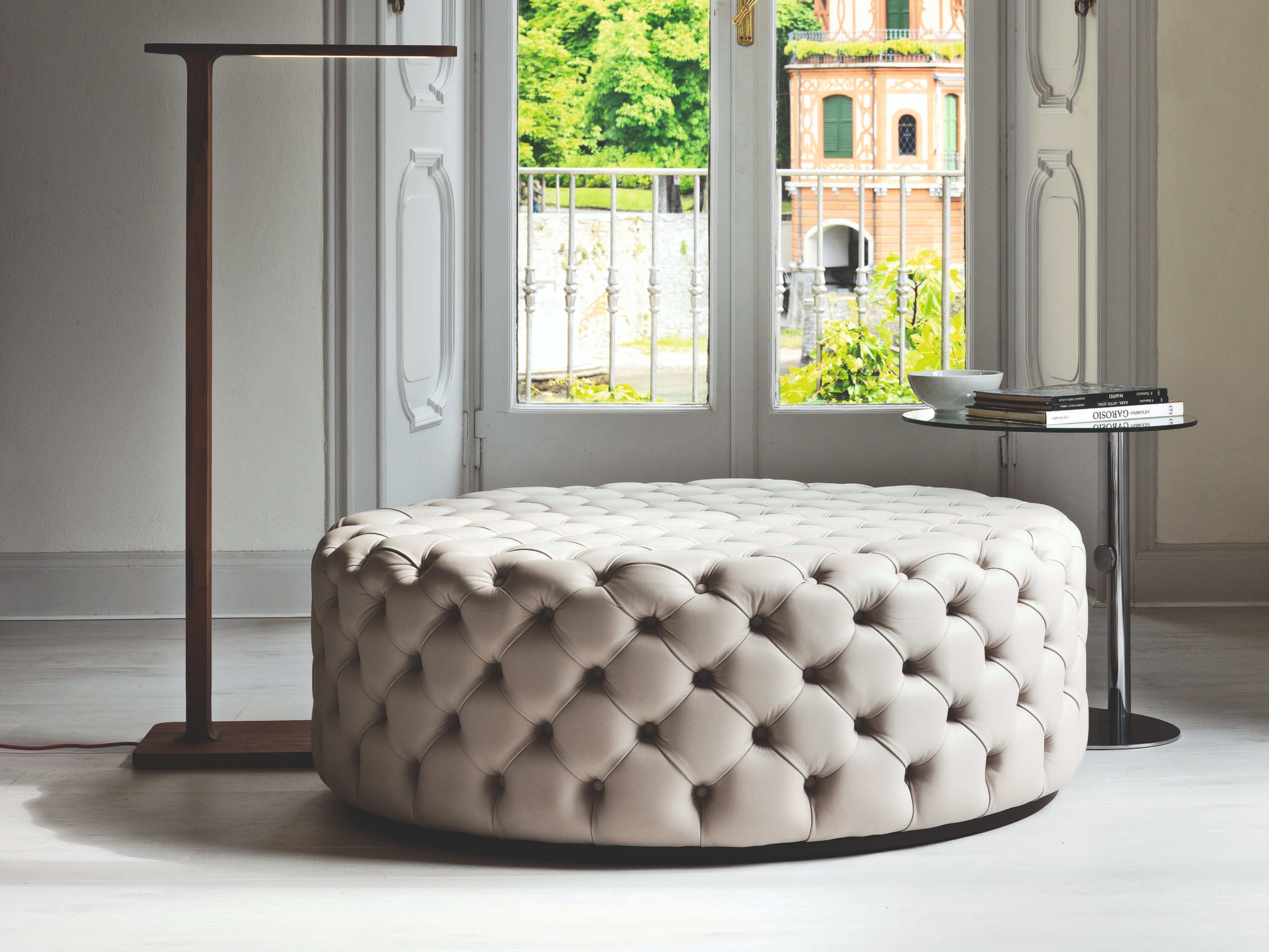 ALCIDE | Round pouf Tufted leather pouf By Porada | design O. Moon