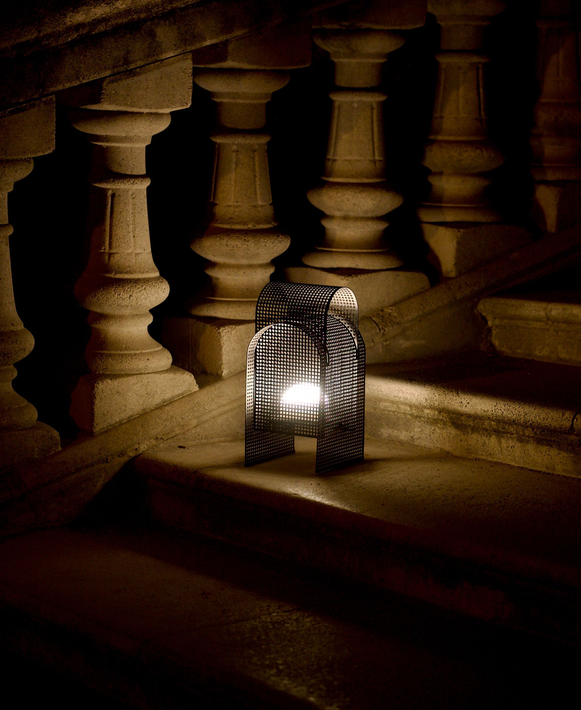 FOLD OUT Outdoor table lamp By Alma light