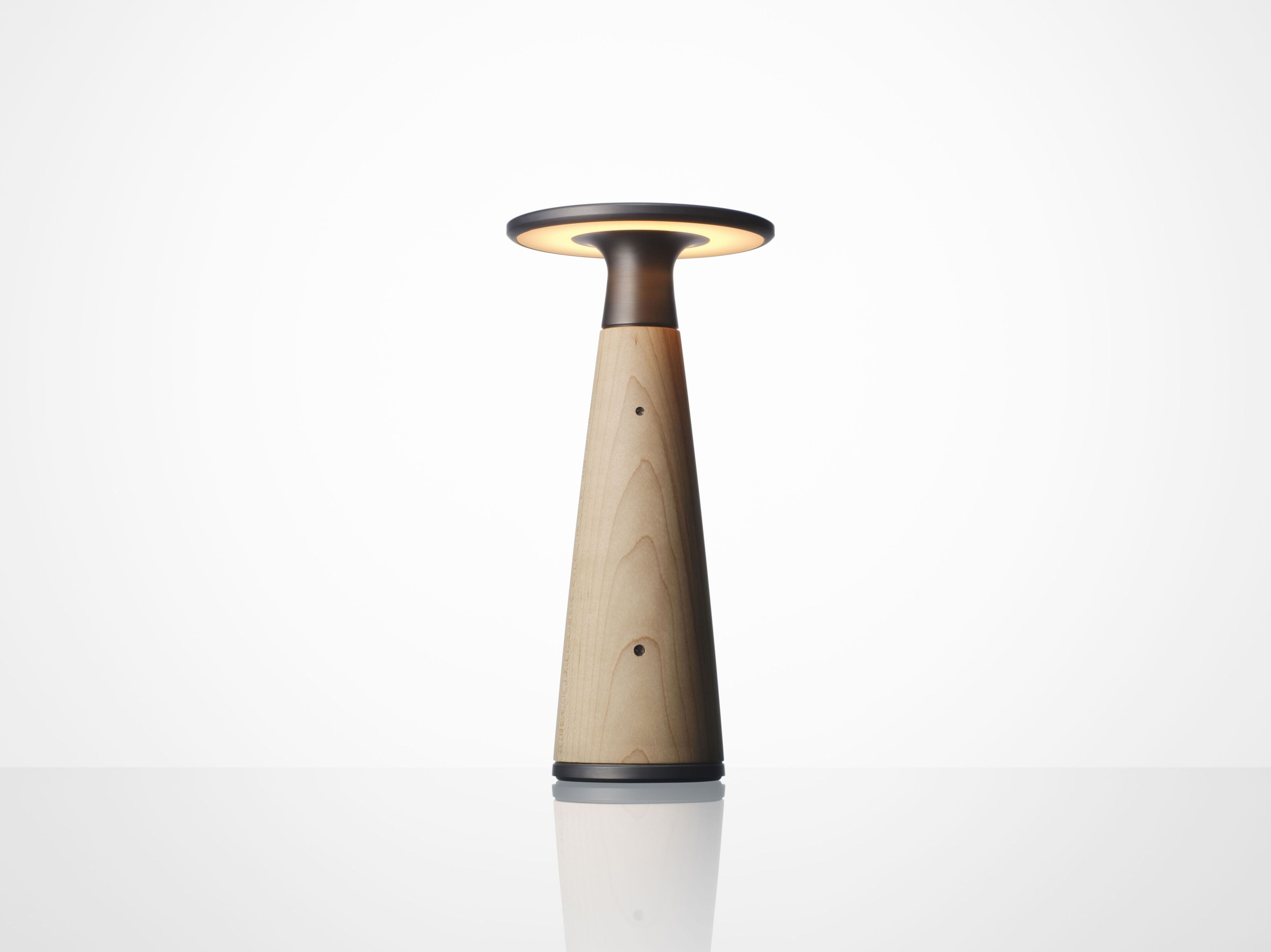 VOSCO Table lamp By Ambientec